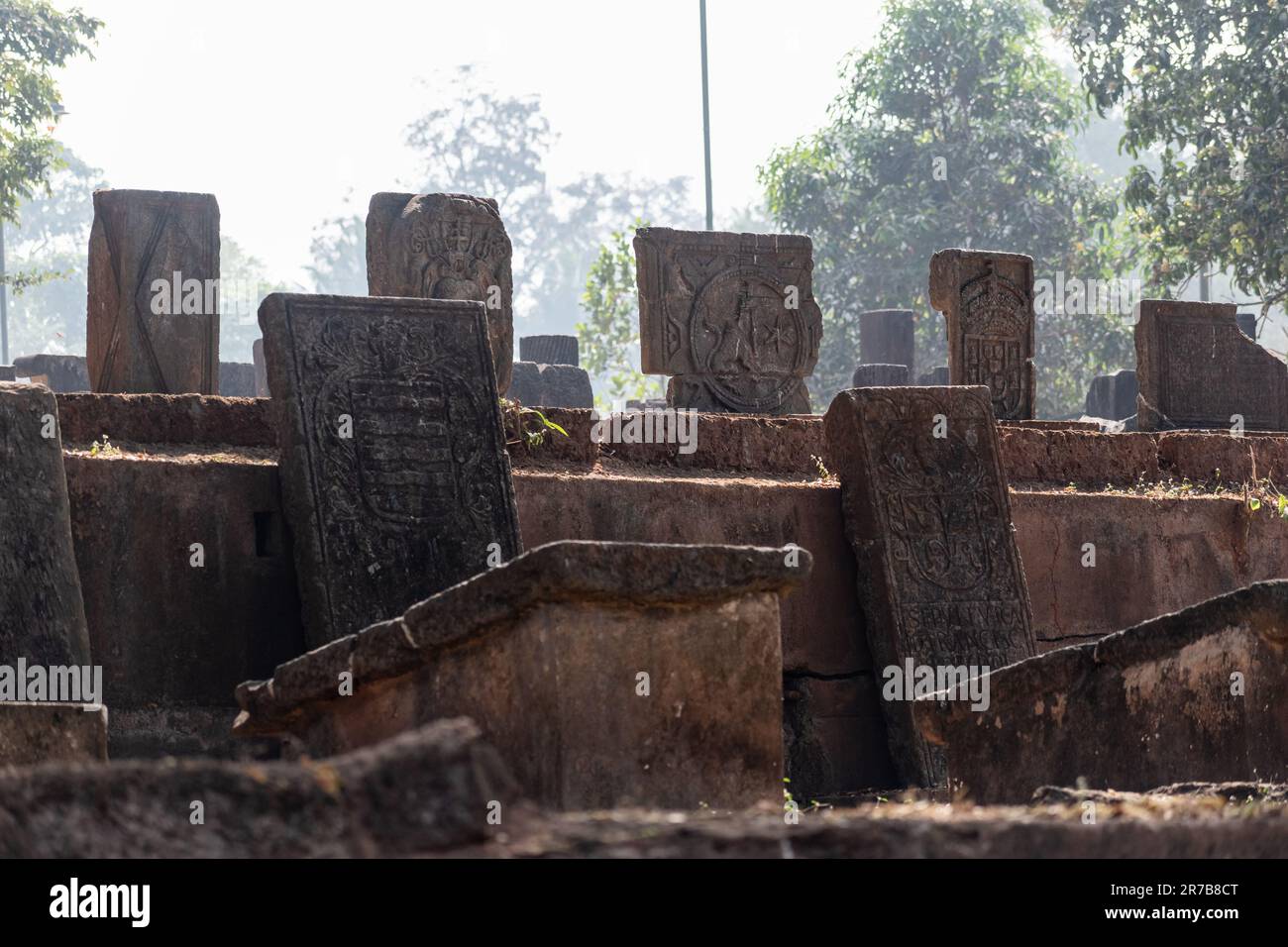 Old Goa, Inde - janvier 2023 : pierres anciennes de l'époque portugaise ...