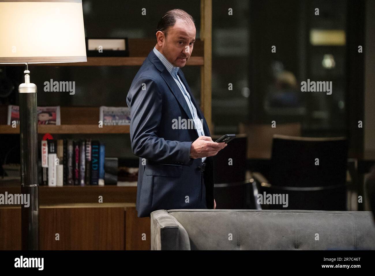 ÉTATS-UNIS. Fisher Stevens dans la série (C)HBO : succession - saison 4 ...
