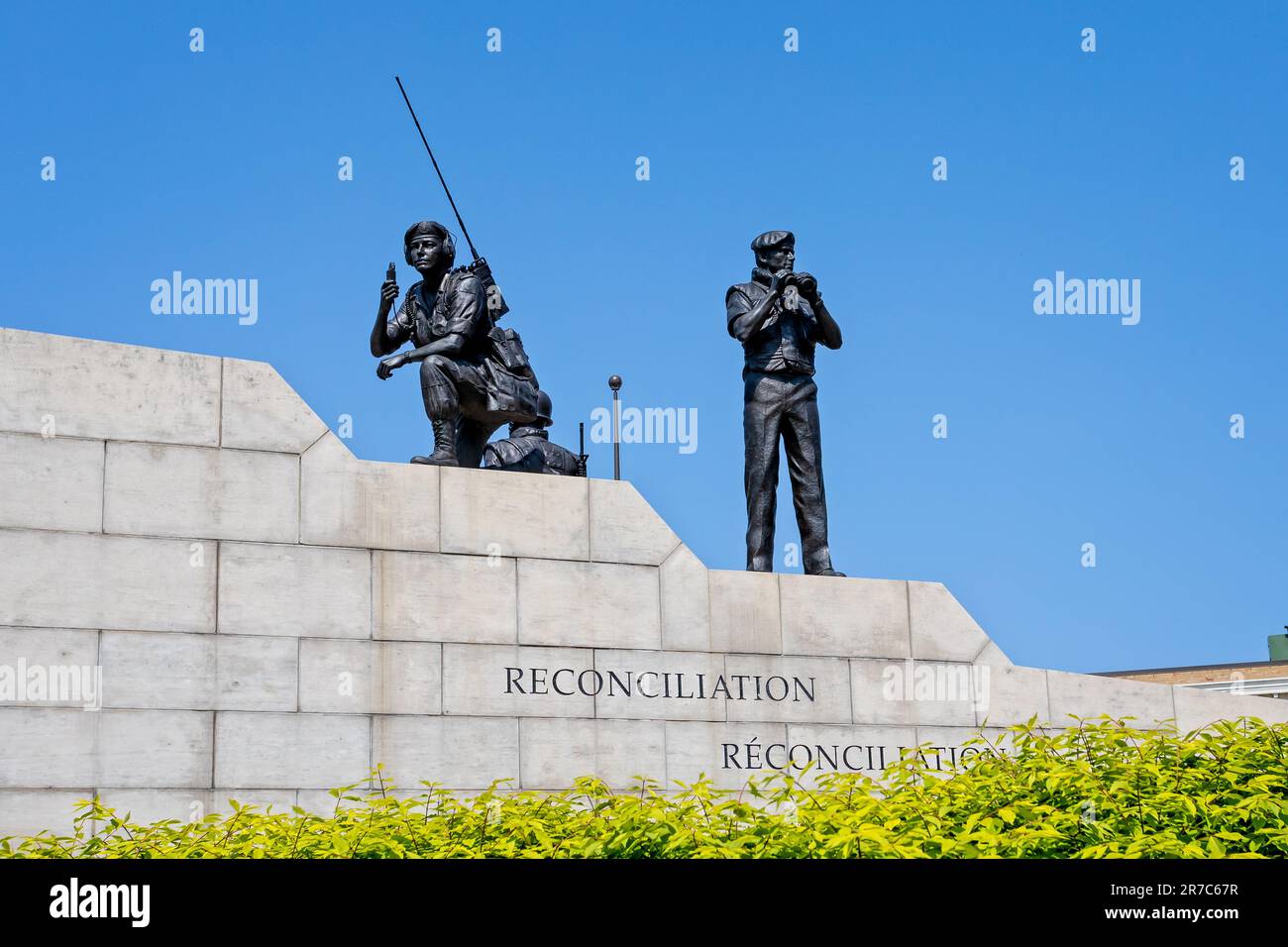 Gros plan de la réconciliation, le Monument du maintien de la paix à ...