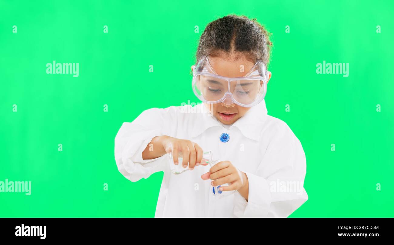 Science, tube à essai et enfant verser le liquide sur fond vert pour l ...