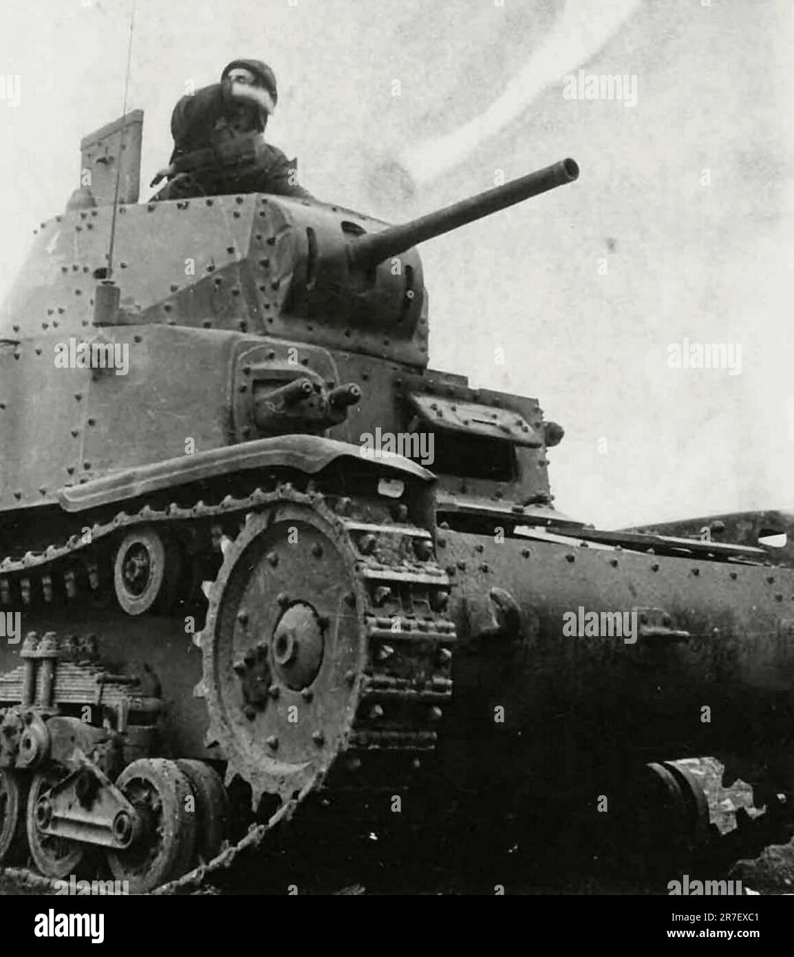 35mm main Gun le Carro Armato M13/40 était un char moyen utilisé par l ...