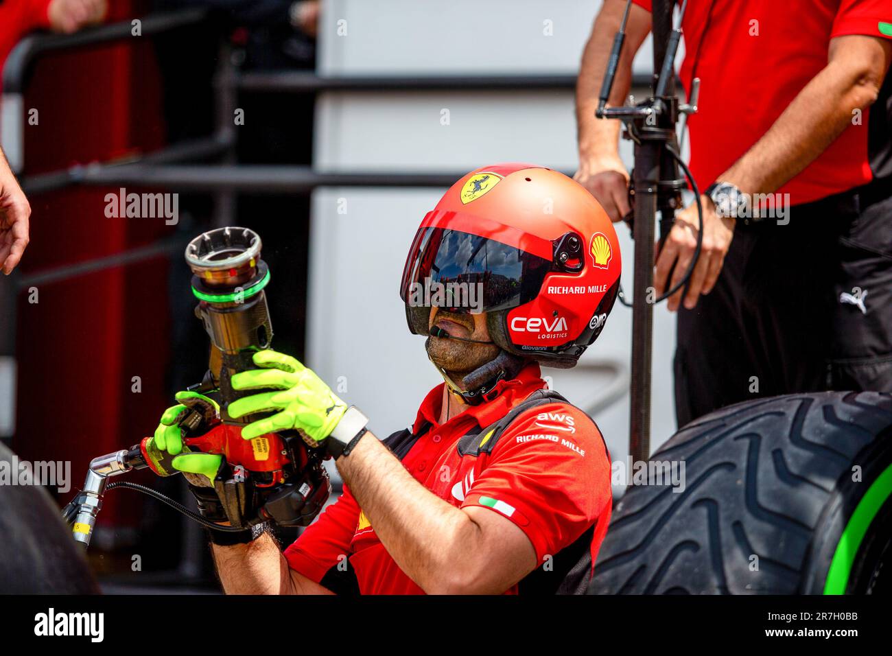 Scuderia Ferrari mécanicals à l'œuvre .au cours du jour 1 de LA FORMULE ...