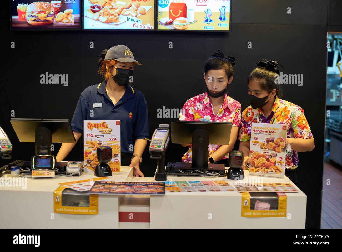 Mcdonalds cashier Banque de photographies et d’images à haute résolution - Alamy