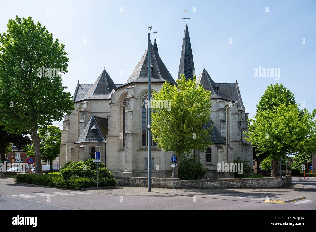 Machelen, Brabant flamand, Belgique - 29 mai 2023 - façade et parc de l ...