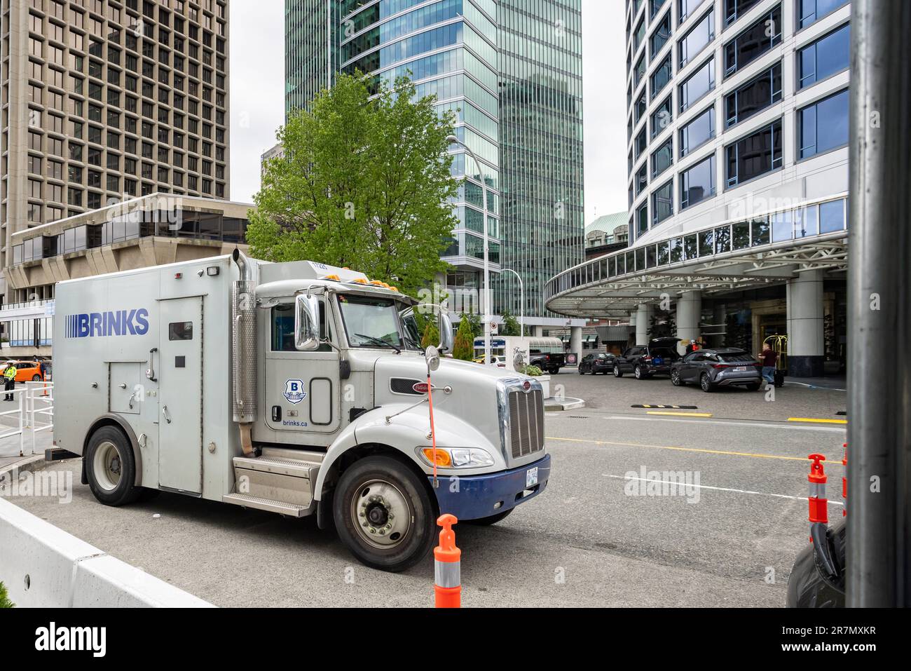 Brinks truck Banque de photographies et d’images à haute résolution - Alamy
