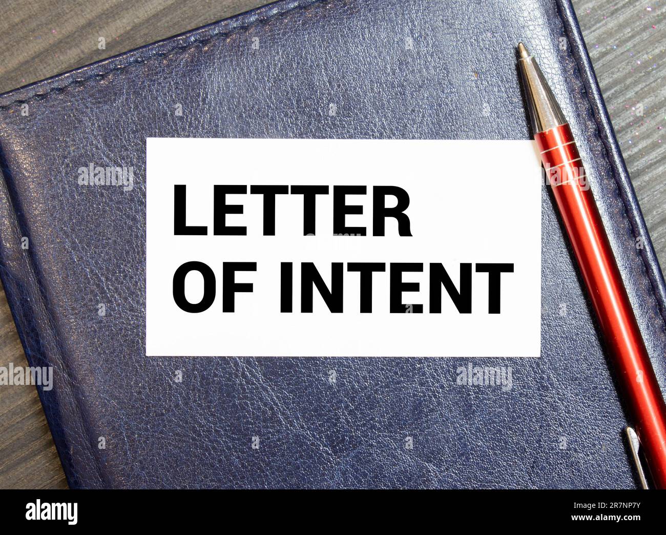 Carte blanche écrite avec une lettre d'INTENTION Photo Stock - Alamy