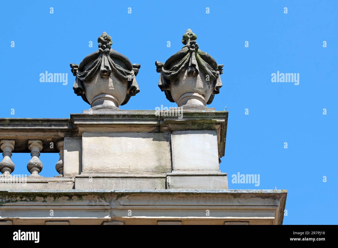 Parapet de toit Banque de photographies et d’images à haute résolution ...