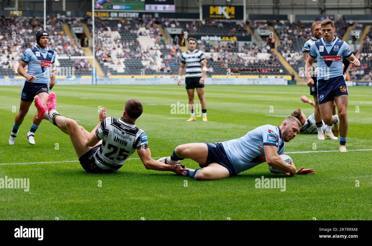 Joe Batchelor, de St Helens, marque sa première épreuve lors de la ...