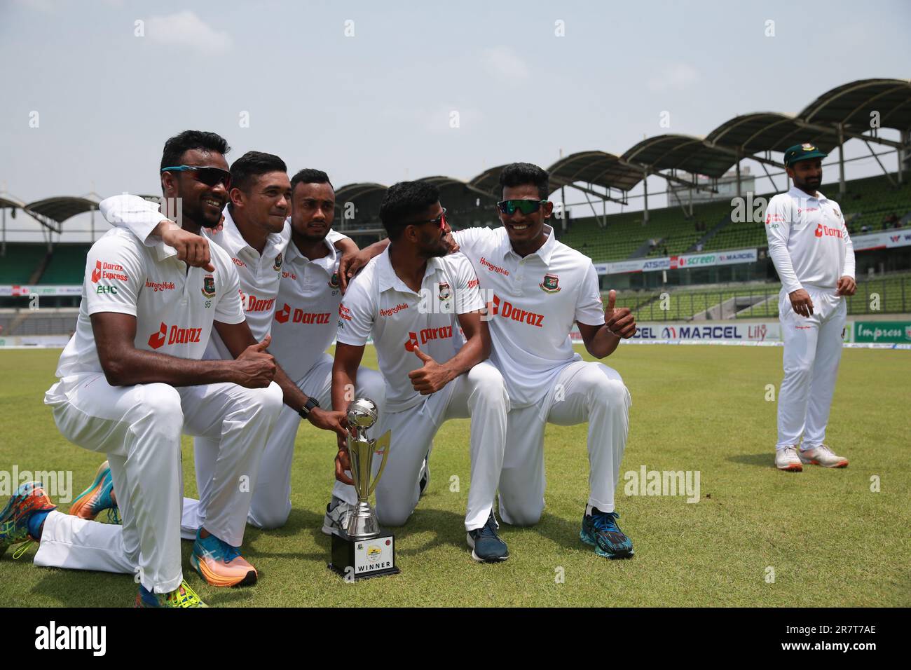 Les cinq paces bangladais de gauche Ebadot Hossain, Taskin Ahmed ...