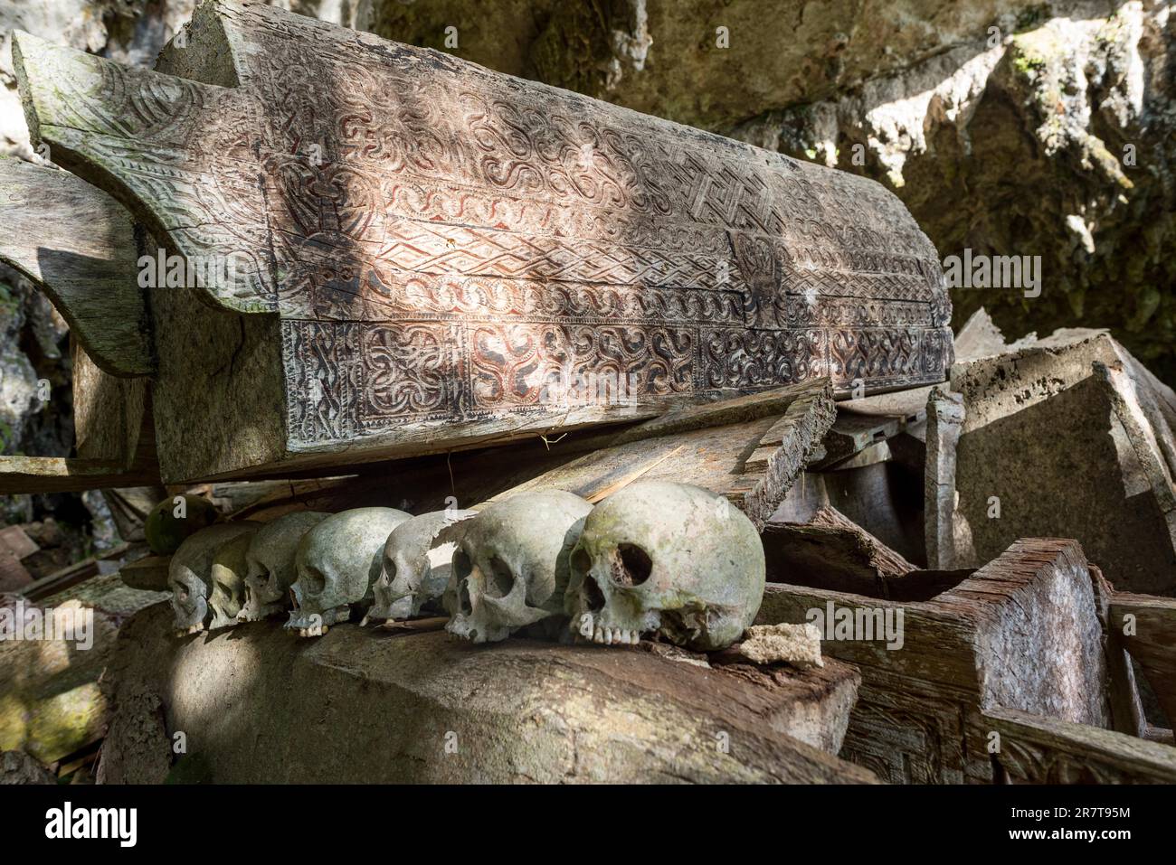 La spectaculaire tombe de la grotte de Lombok Parinding qui abrite les ...