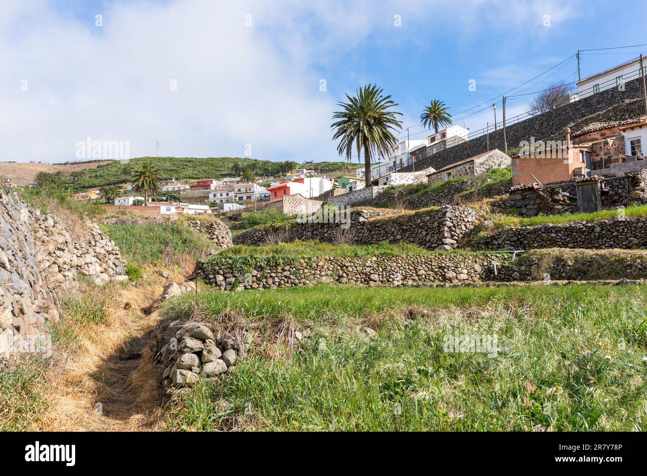 La célèbre ville de poterie El Cercado dans les hauts plateaux de l'île ...