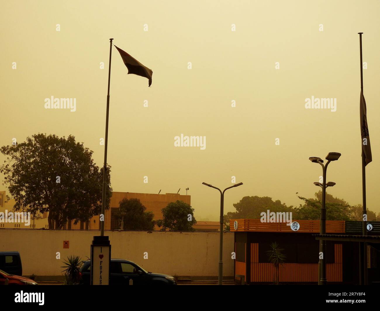 Le Caire, Egypte, 1 juin 2023: Une vue floue pendant un orage de sable ...