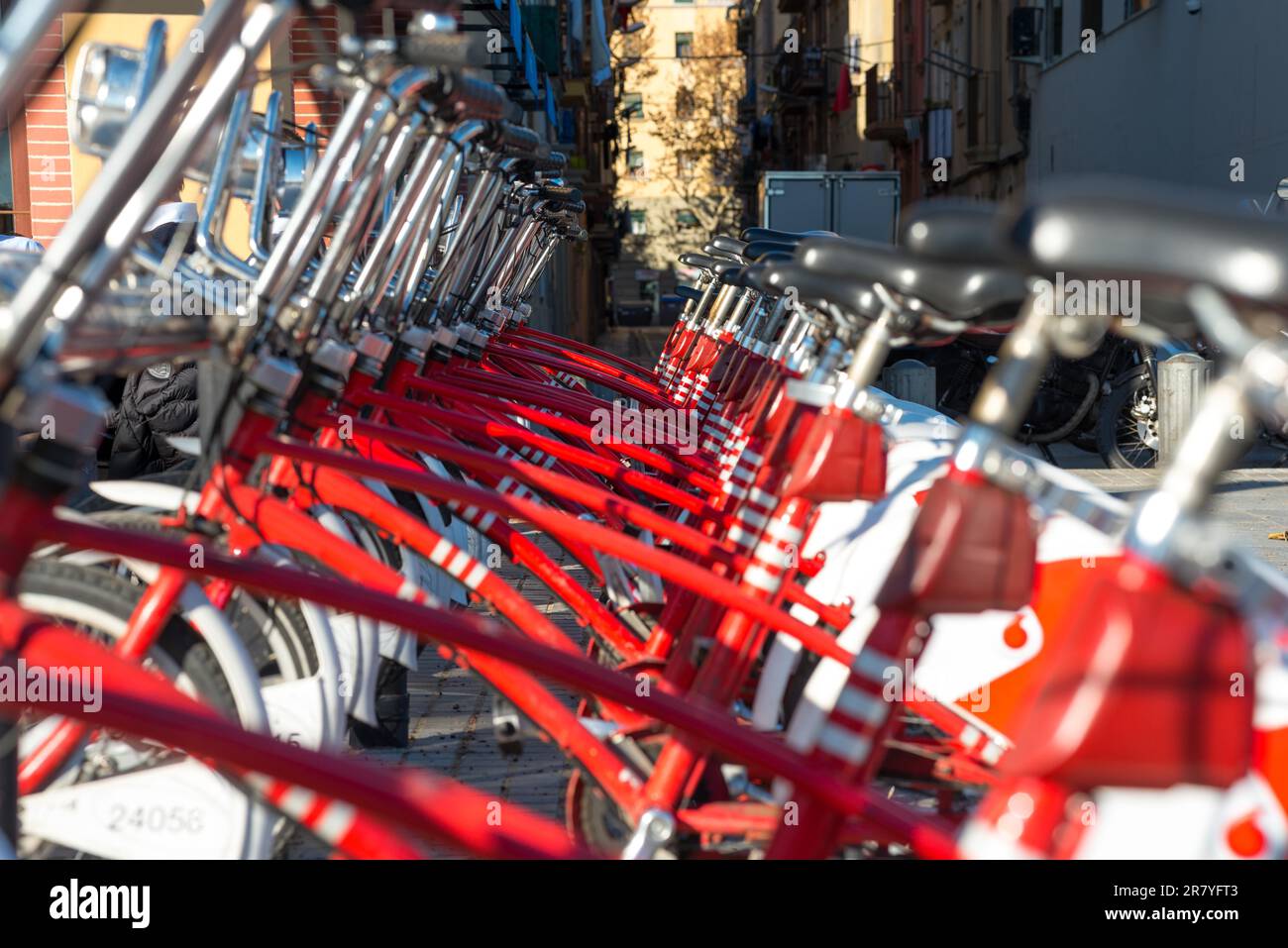 Des vélos de Bing dans une rangée à une station de vélo-partage dans le ...