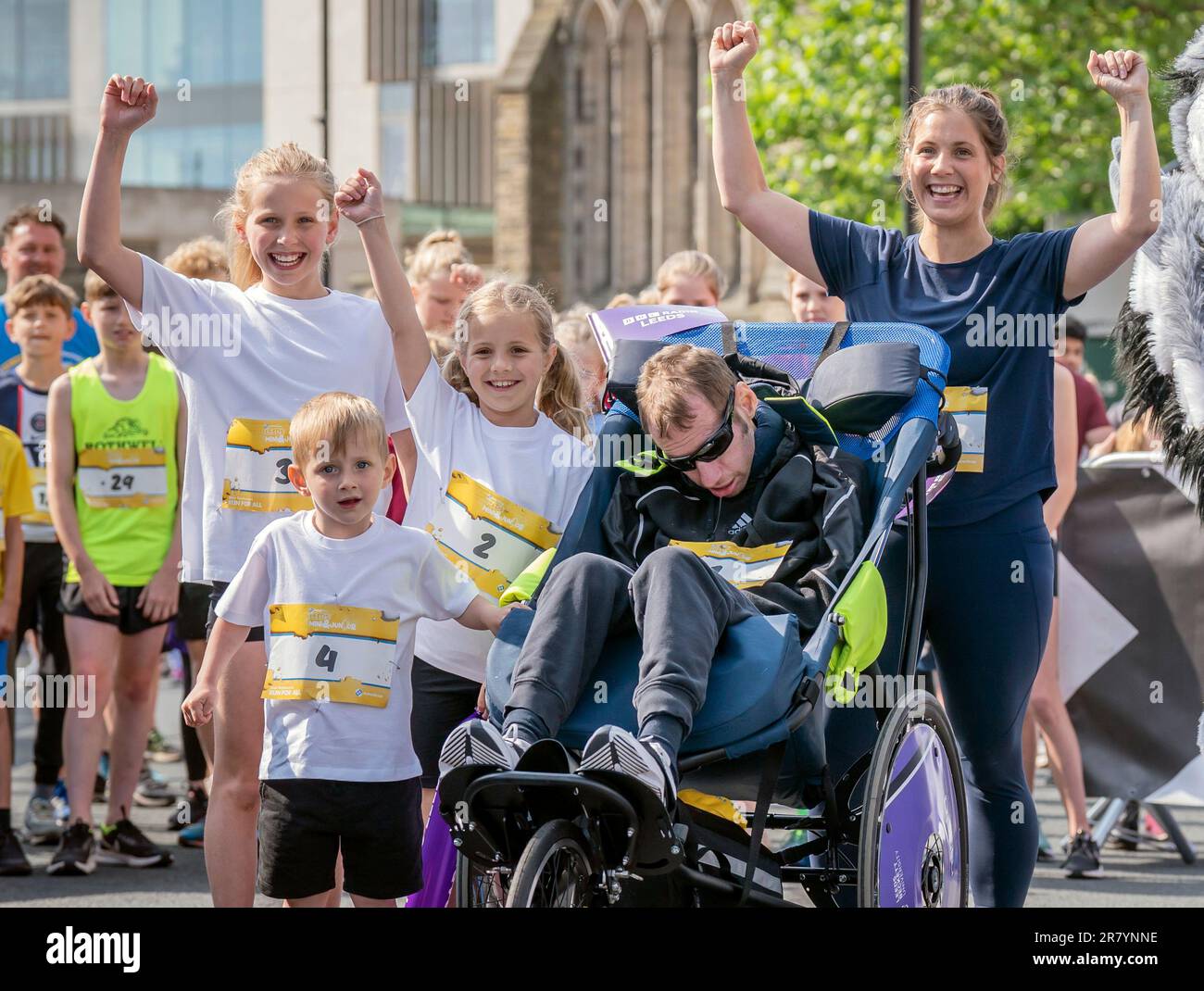 Rob Burrow avec ses enfants, de gauche à droite Macy, 11 ans, Jackson ...