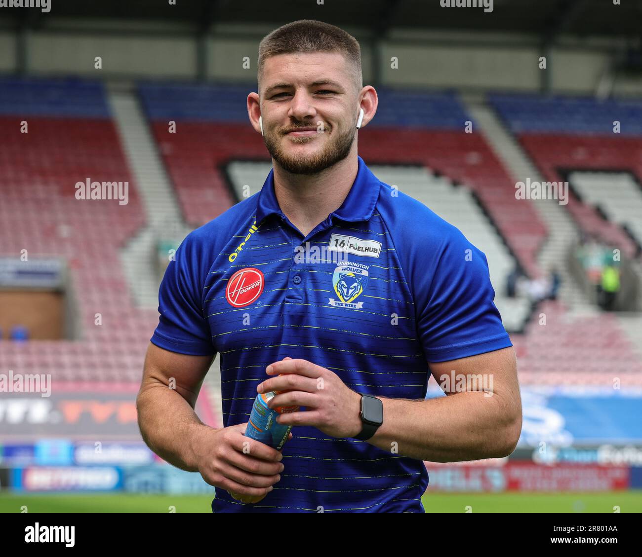 Danny Walker #16 de Warrington Wolves arrive lors du match quart-finale ...