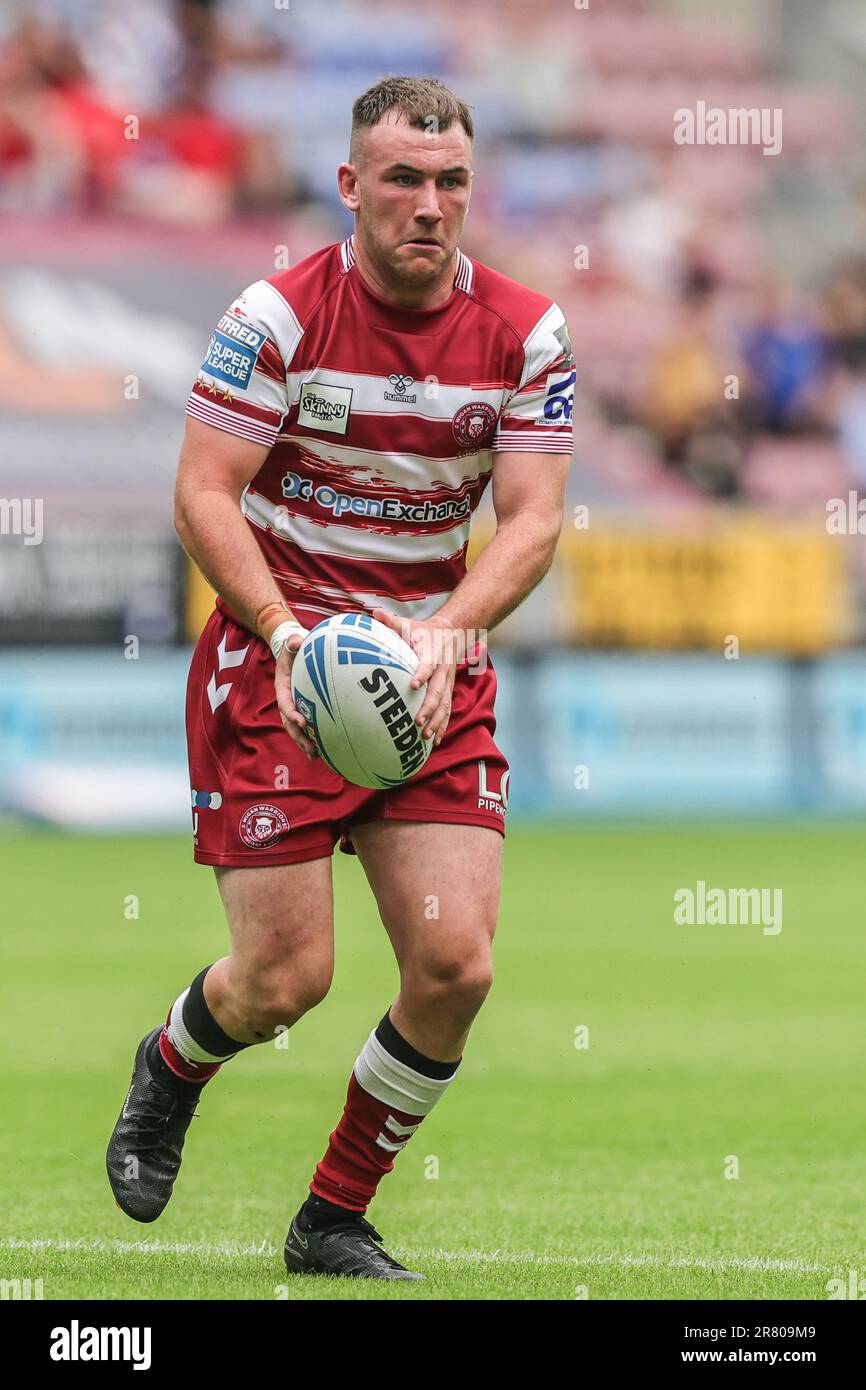 Harry Smith n°7 des Wigan Warriors en action pendant le match quart de ...