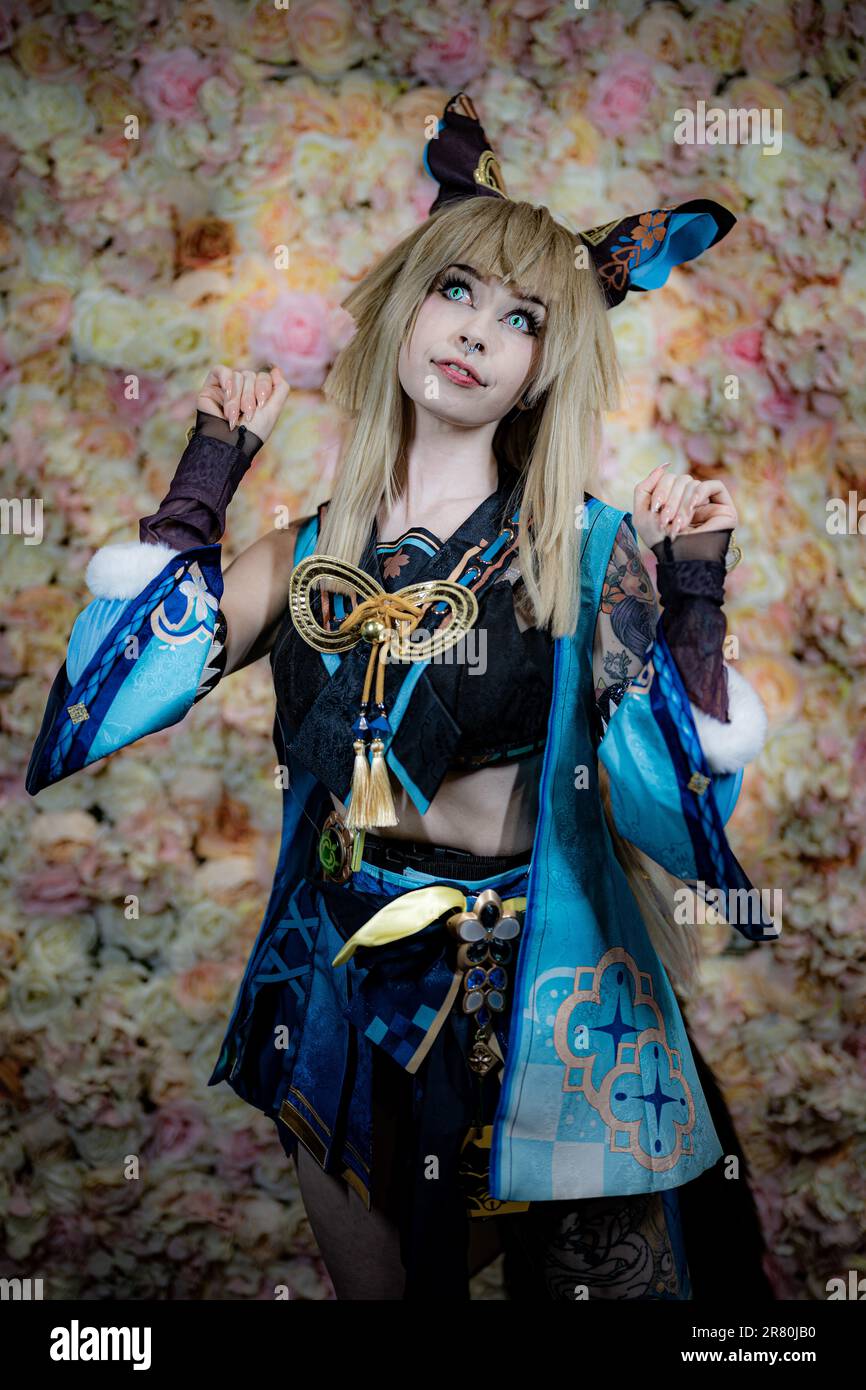 Cosplayer Ember Wolf, 28 ans, habillé comme Kirara de Genshin impact, à ...