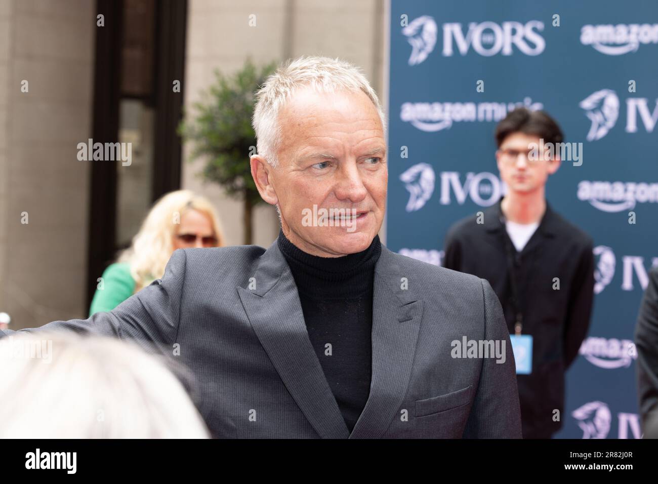 Les clients arrivent à l'HÔTEL IVOR de Grosvenor House avec: Sting ...