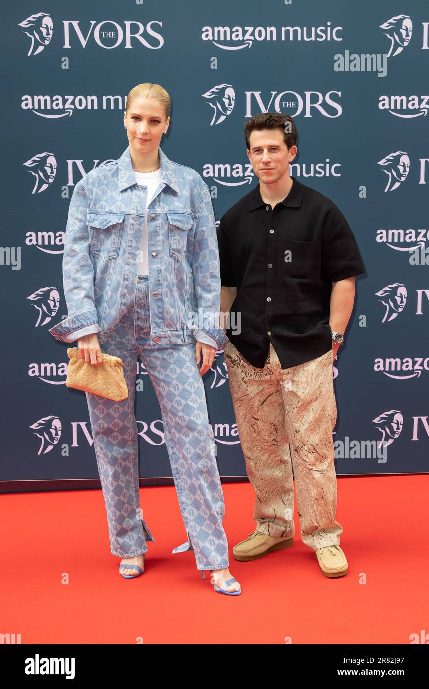 Les clients arrivent à l'HÔTEL IVOR de Grosvenor House avec : Hannah ...