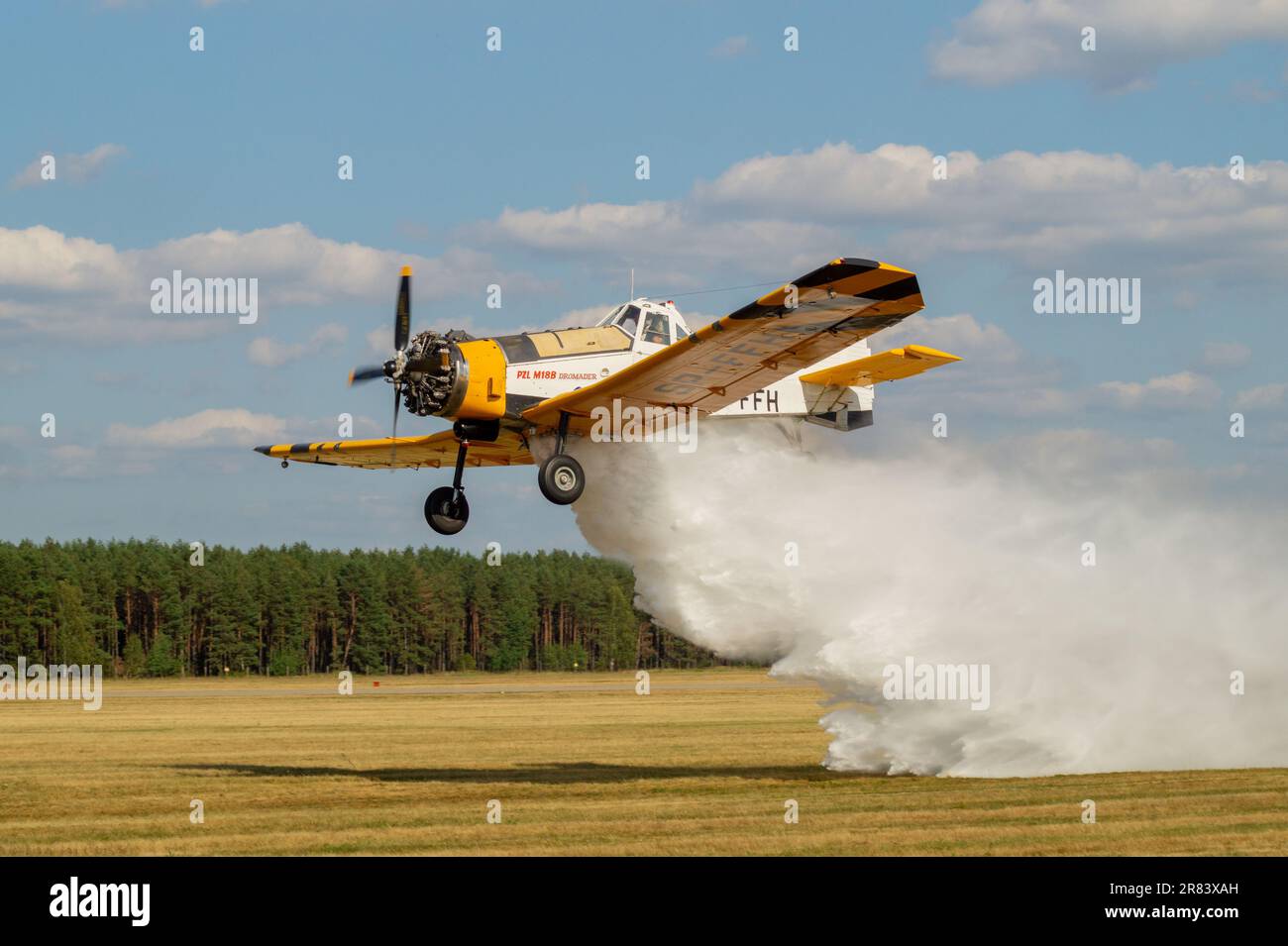 Petit avion de lutte contre les incendies Banque de photographies et d ...