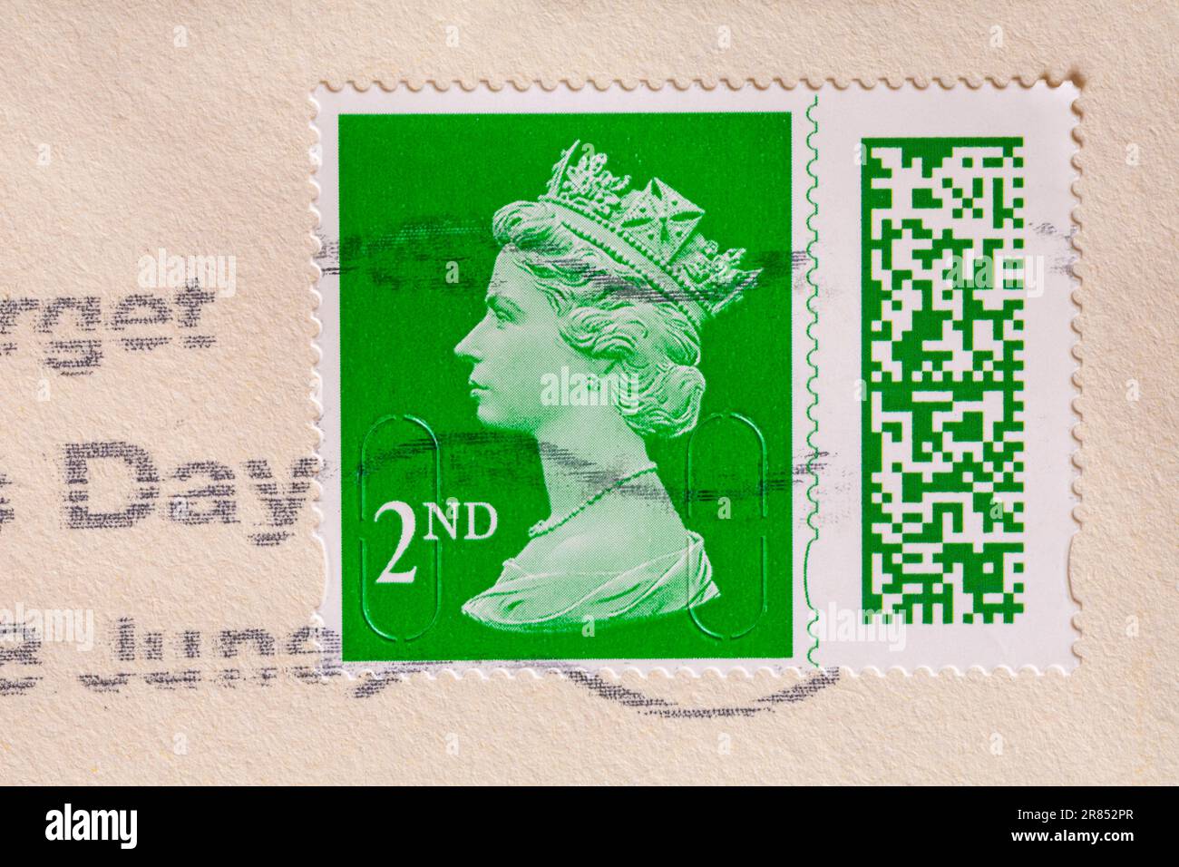 Timbre vert de classe 2nd avec tête Queen Elizabeth II, collé sur l ...