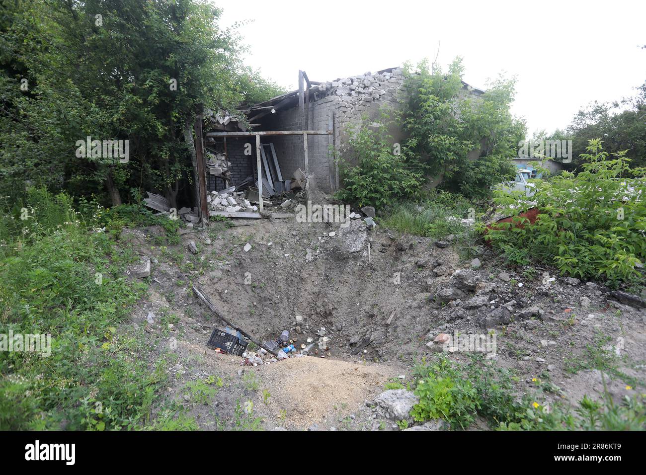 Cratère d'obus Banque de photographies et d’images à haute résolution ...