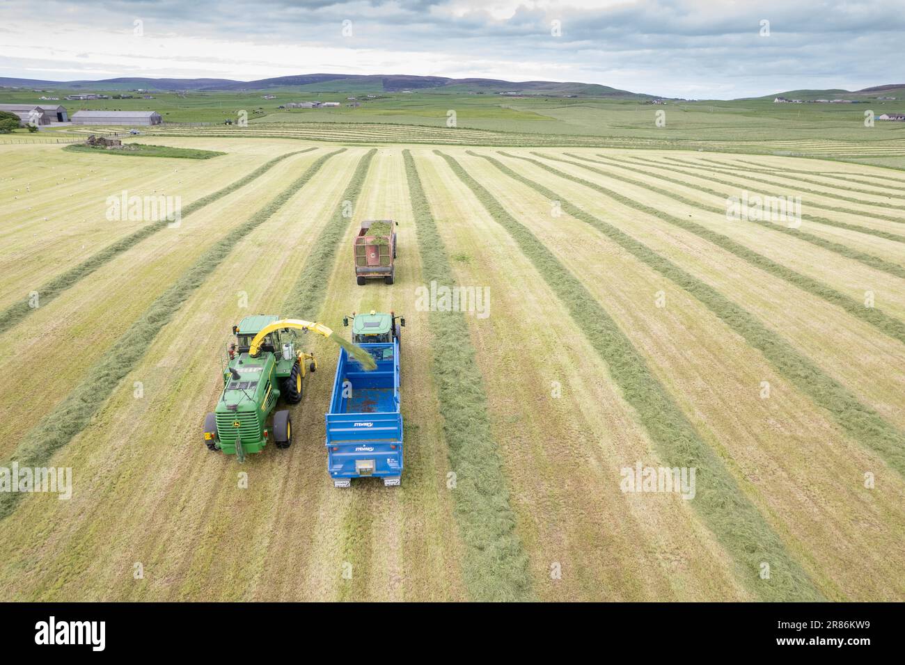 Préparation d'ensilage dans une exploitation laitière de l'île Orkney ...