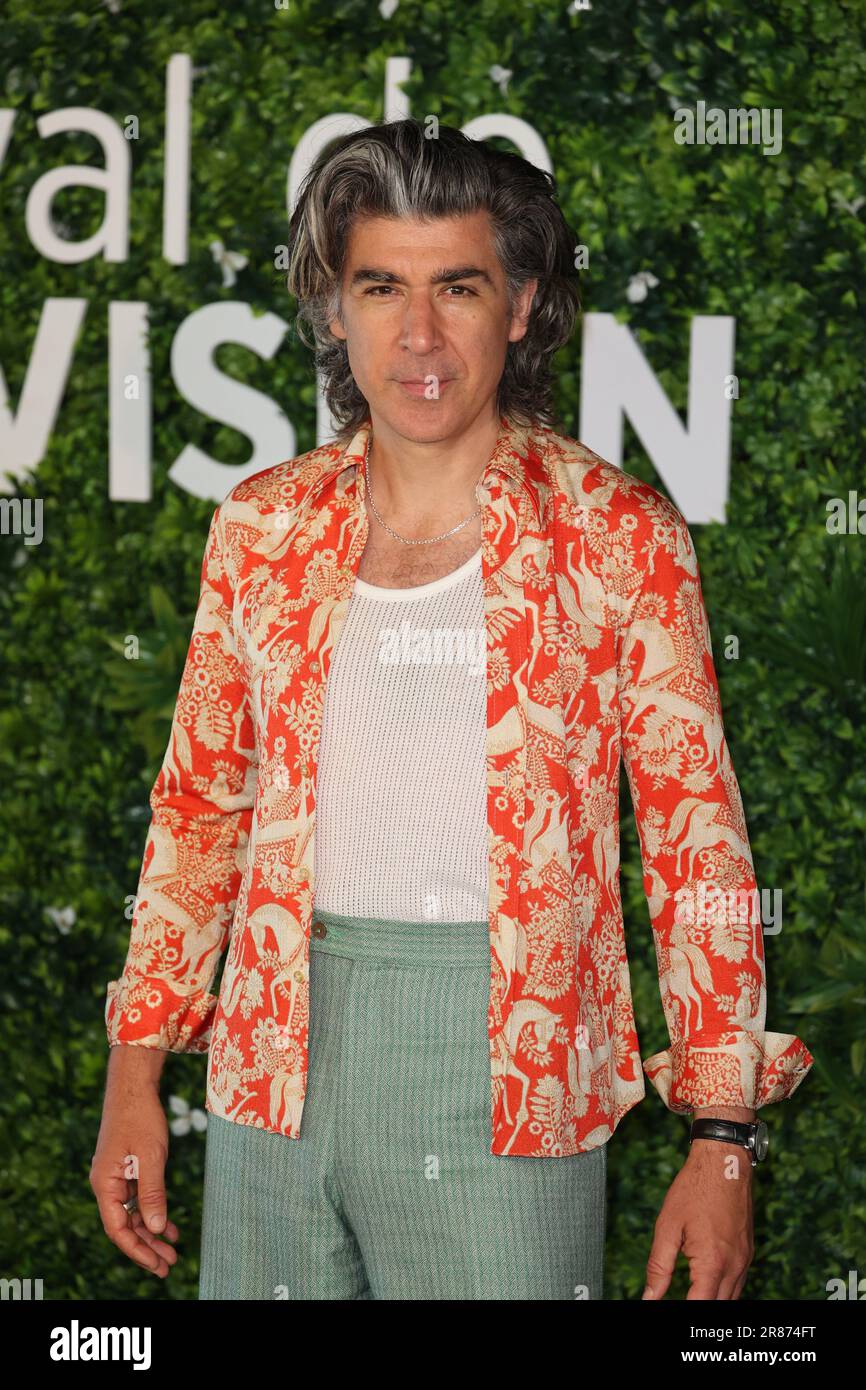 L'acteur britannique James lance pose au cours d'une séance photo pour la série télévisée « Ted ...