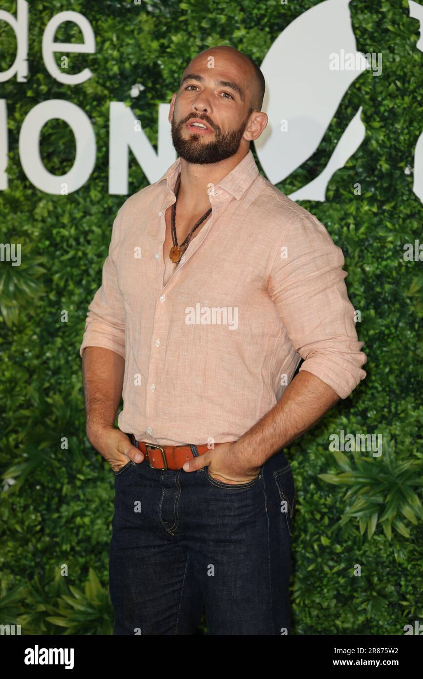 Moïse Santamaria participe au photocall 'un si Grand Soleil' lors du ...