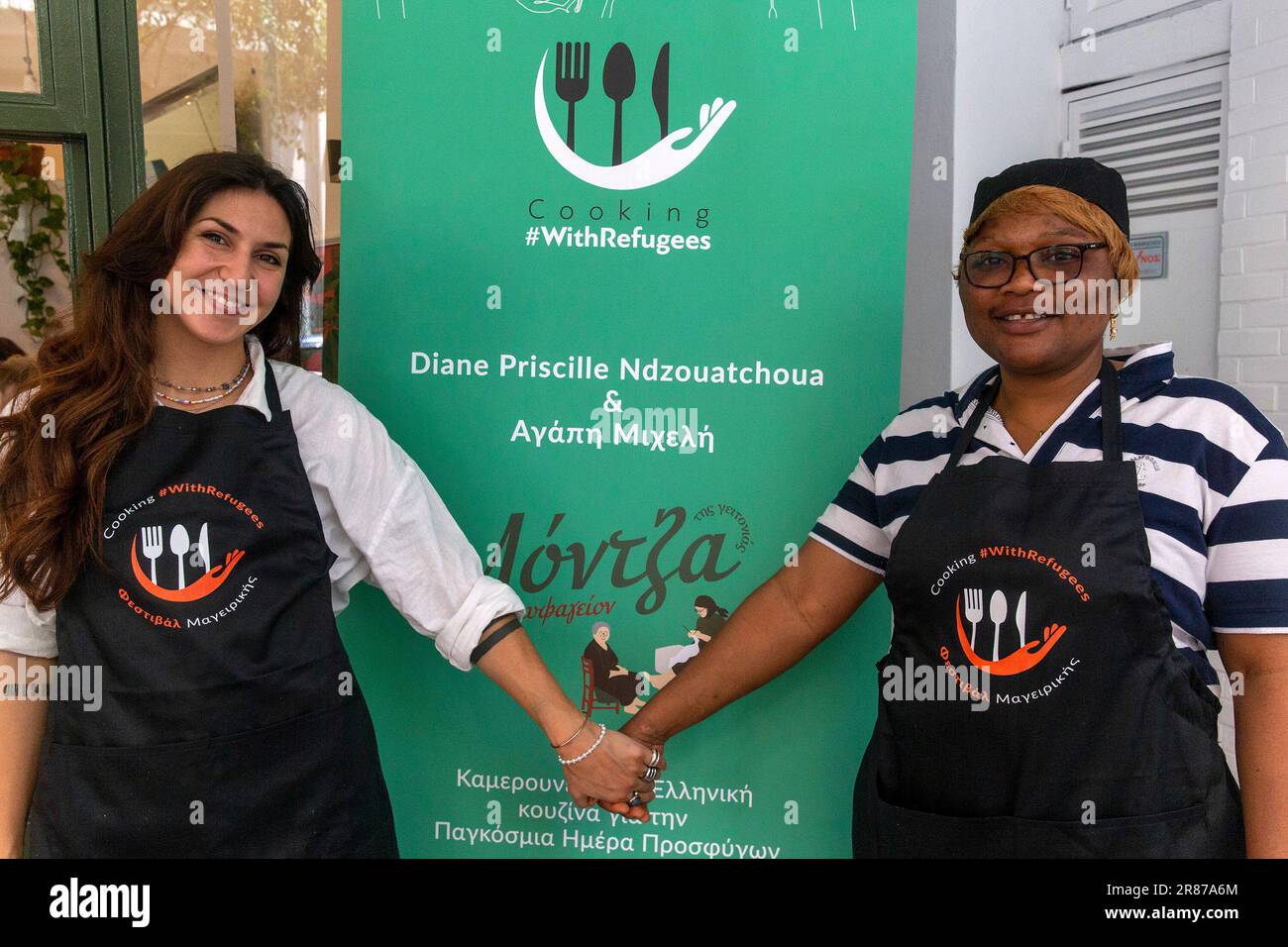 Athènes, Grèce. 19th juin 2023. Le chef grec Agapi Micheli (L) et ...