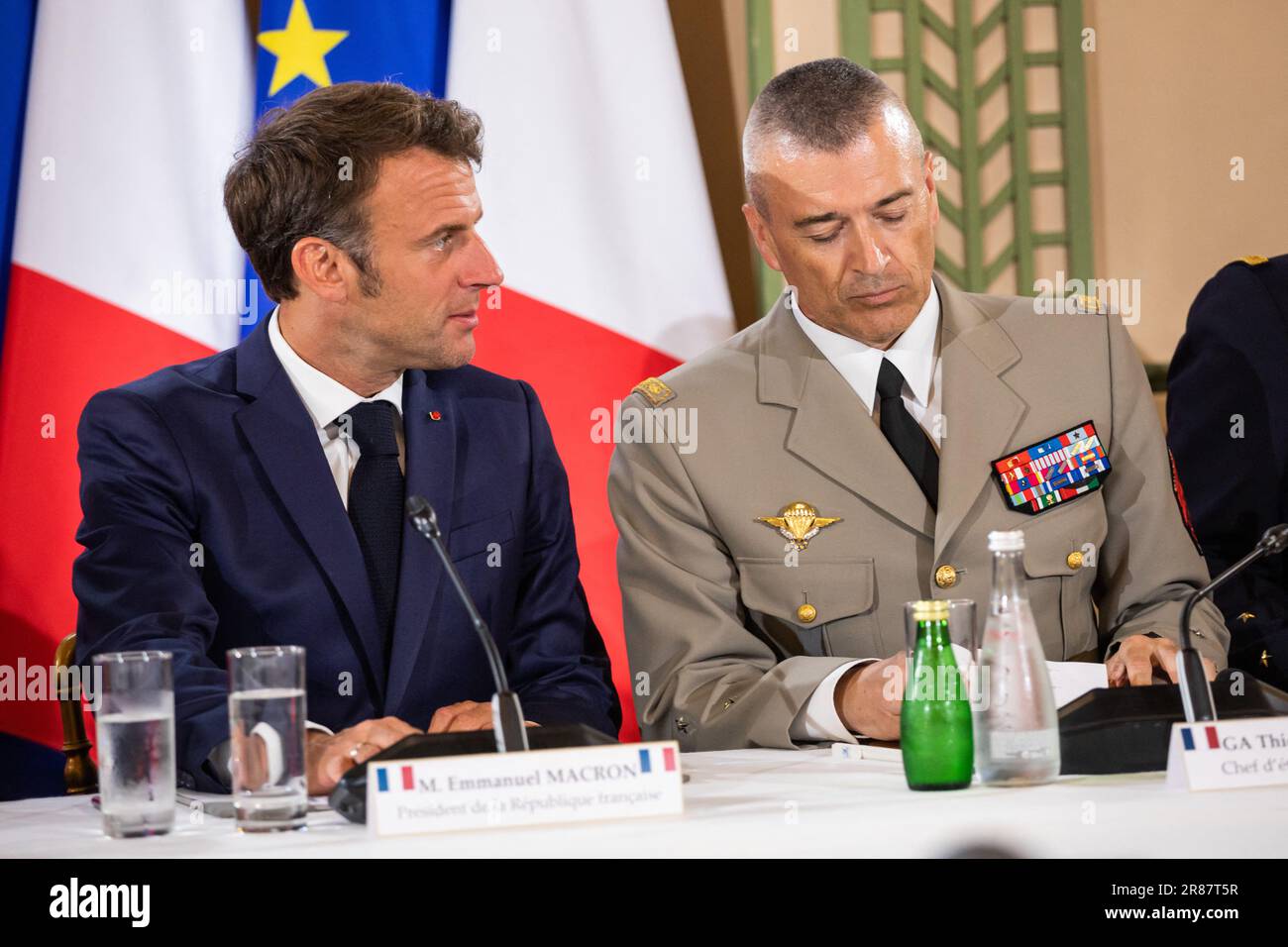 Paris, France. 19th juin 2023. Le président Emmanuel Macron, flanqué du ...