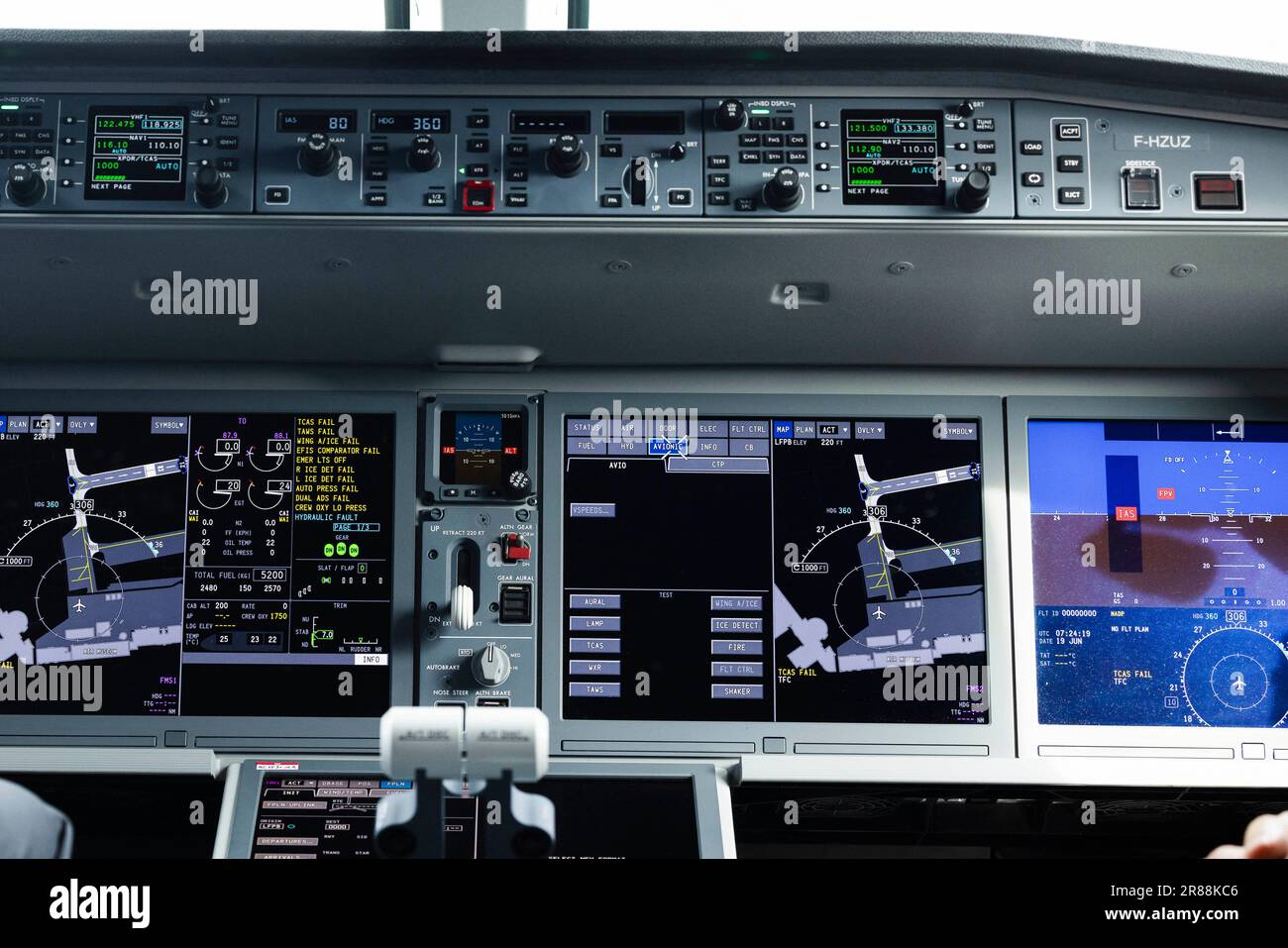Airbus a220 100 Banque de photographies et d’images à haute résolution ...