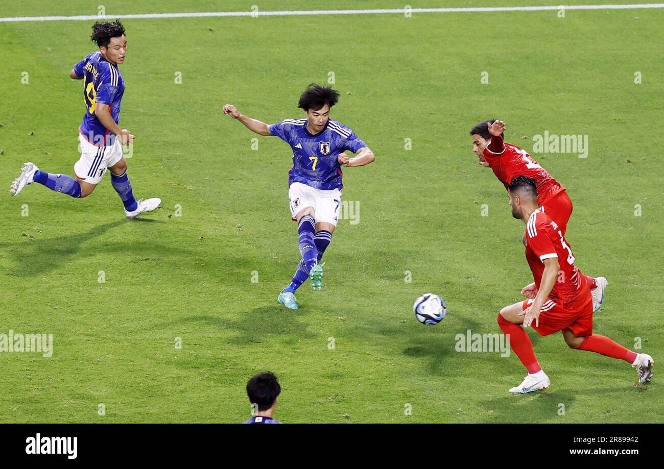 Osaka, Japon. 20th juin 2023. Le Kaoru Mitoma japonais (2nd de L) marque un but dans la première ...