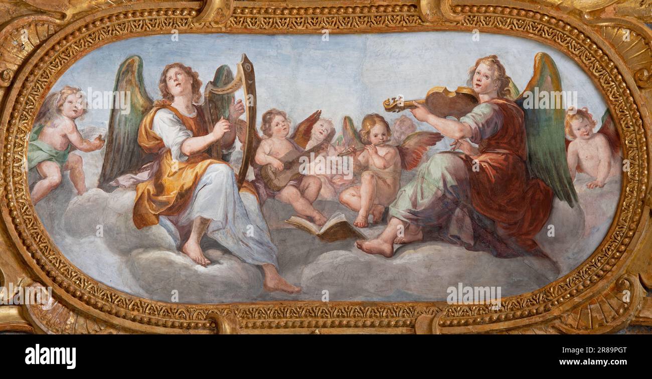 GENOVA, ITALIE - 5 MARS 2023: La fresque des anges choeur avec l ...