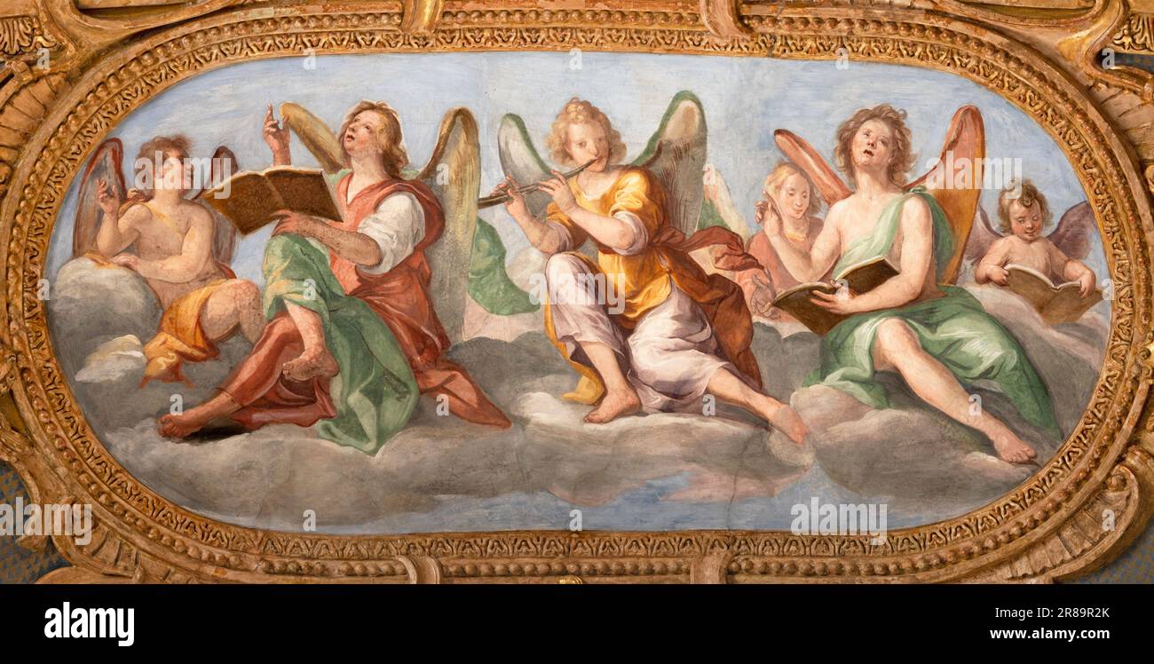 GENOVA, ITALIE - 5 MARS 2023: La fresque des anges choeur avec l ...