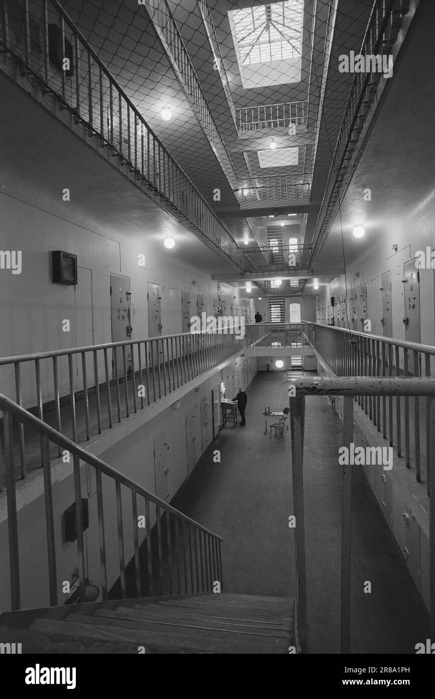 Prison ward Banque d'images noir et blanc - Alamy