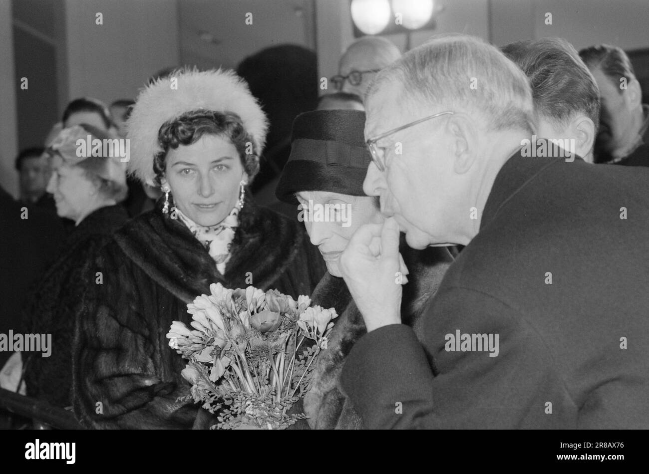 Courant 15-2-1960: Majestés rencontrer un couple royal suédois vital ...