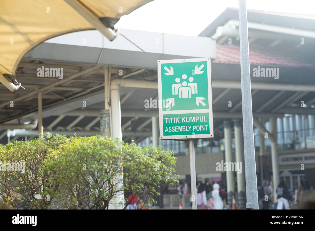Signe de sécurité du point de montage au terminal 1A de l'aéroport Soekarno Hatta Photo Stock ...