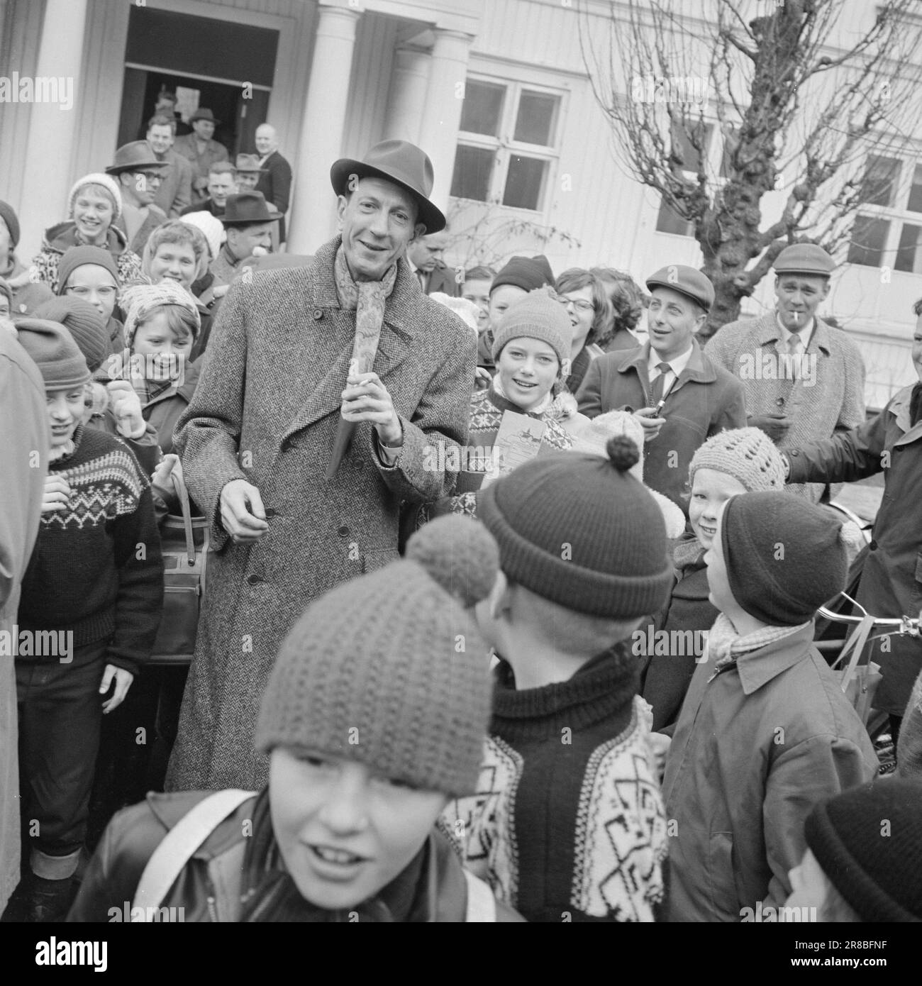Réel 16-8-1960 : saucisses, jus et Juster [image 0013] acteurs Leif ...