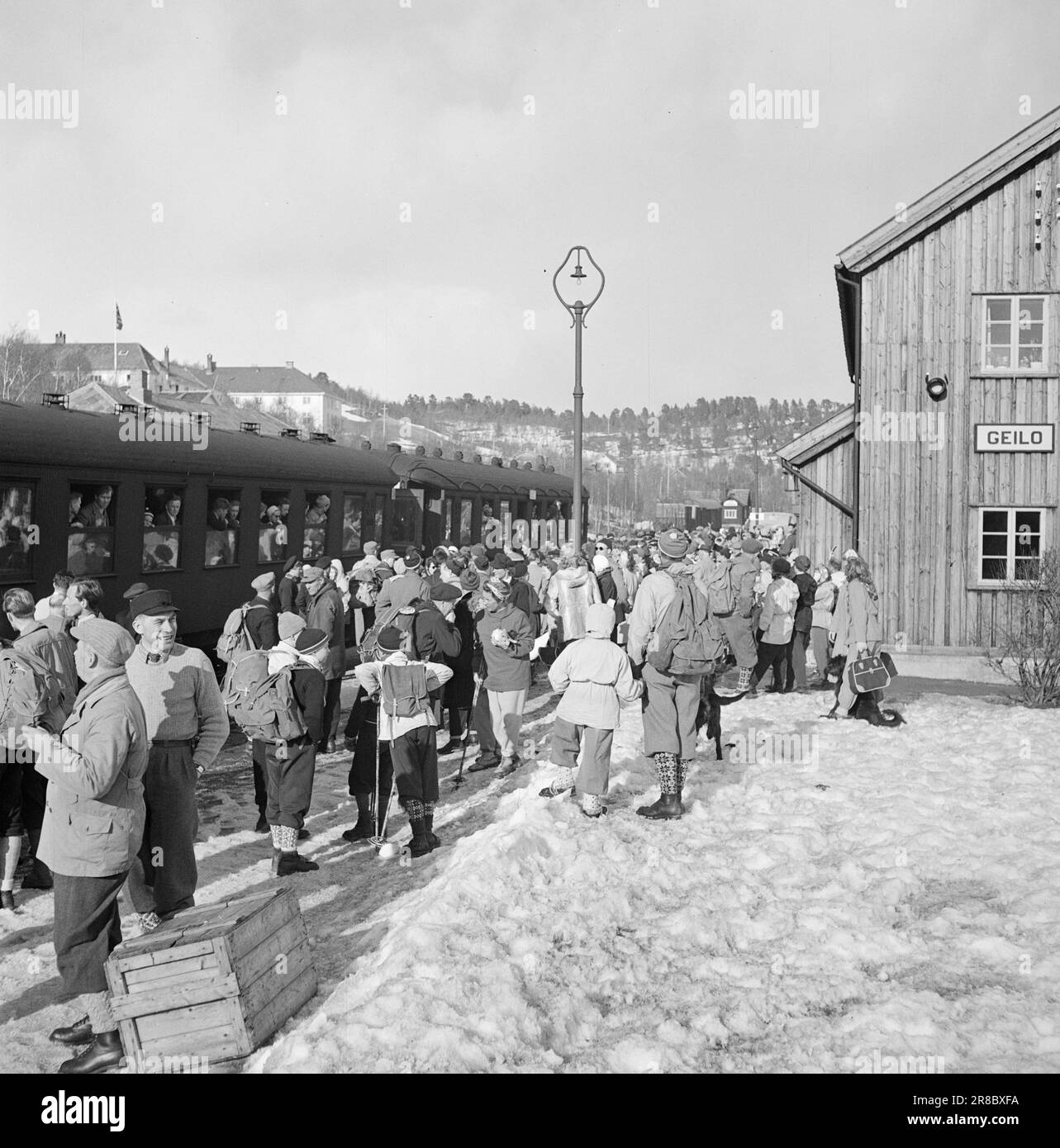 Réel 09-1949: Fin pour cette année. Trafic de Pâques sur le chemin de ...