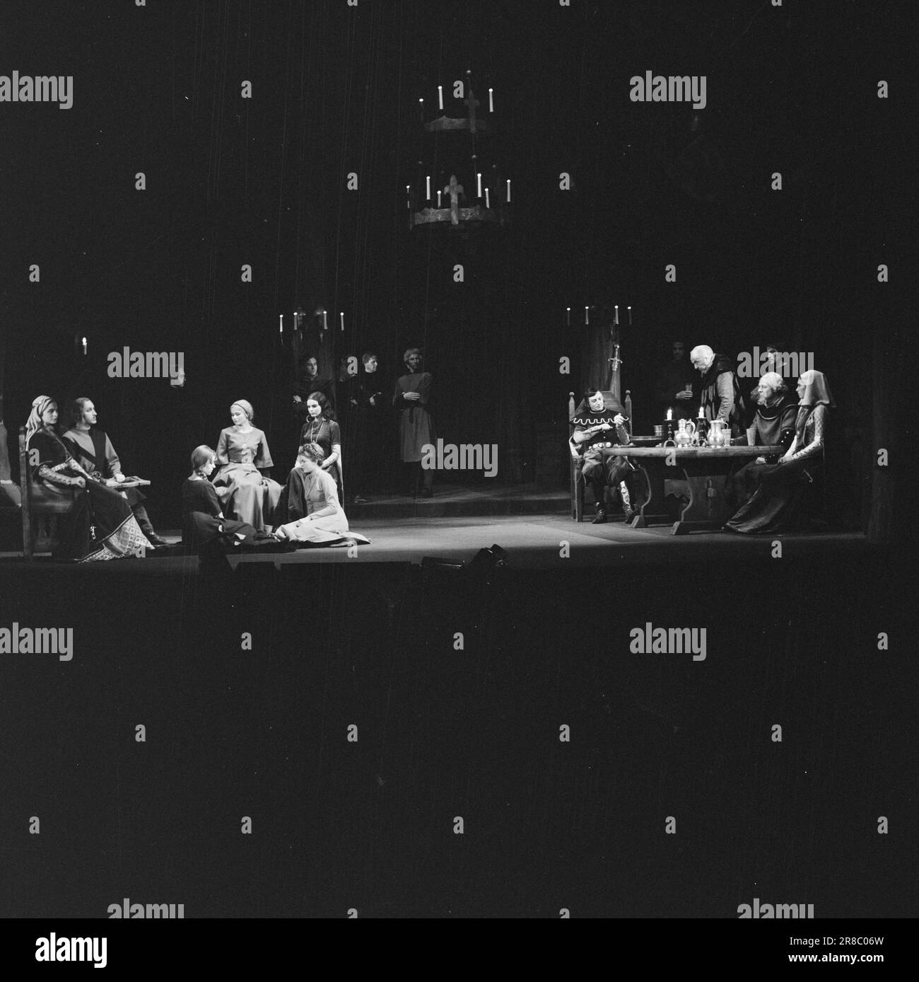 Courant 38-4-1960: Kristin est en train de se lancer sur la ...