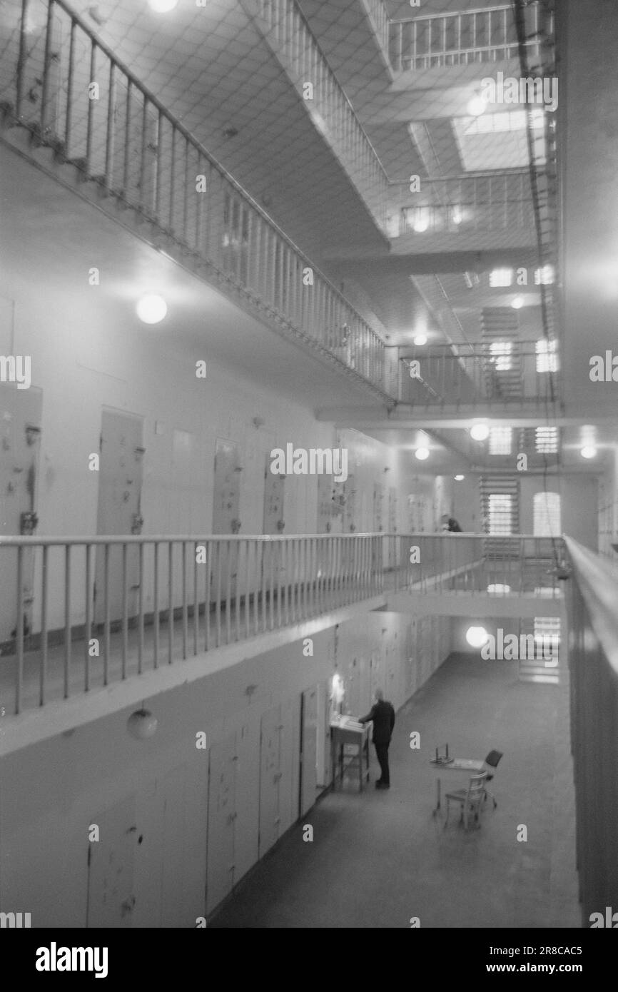 Prison ward Banque d'images noir et blanc - Alamy