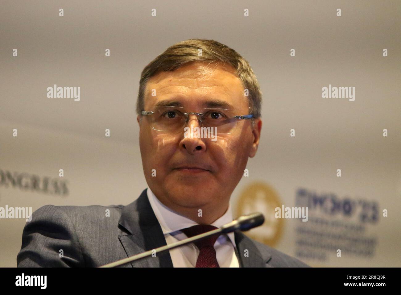 Valery Falkov, ministre de la Science et de l'enseignement supérieur de ...