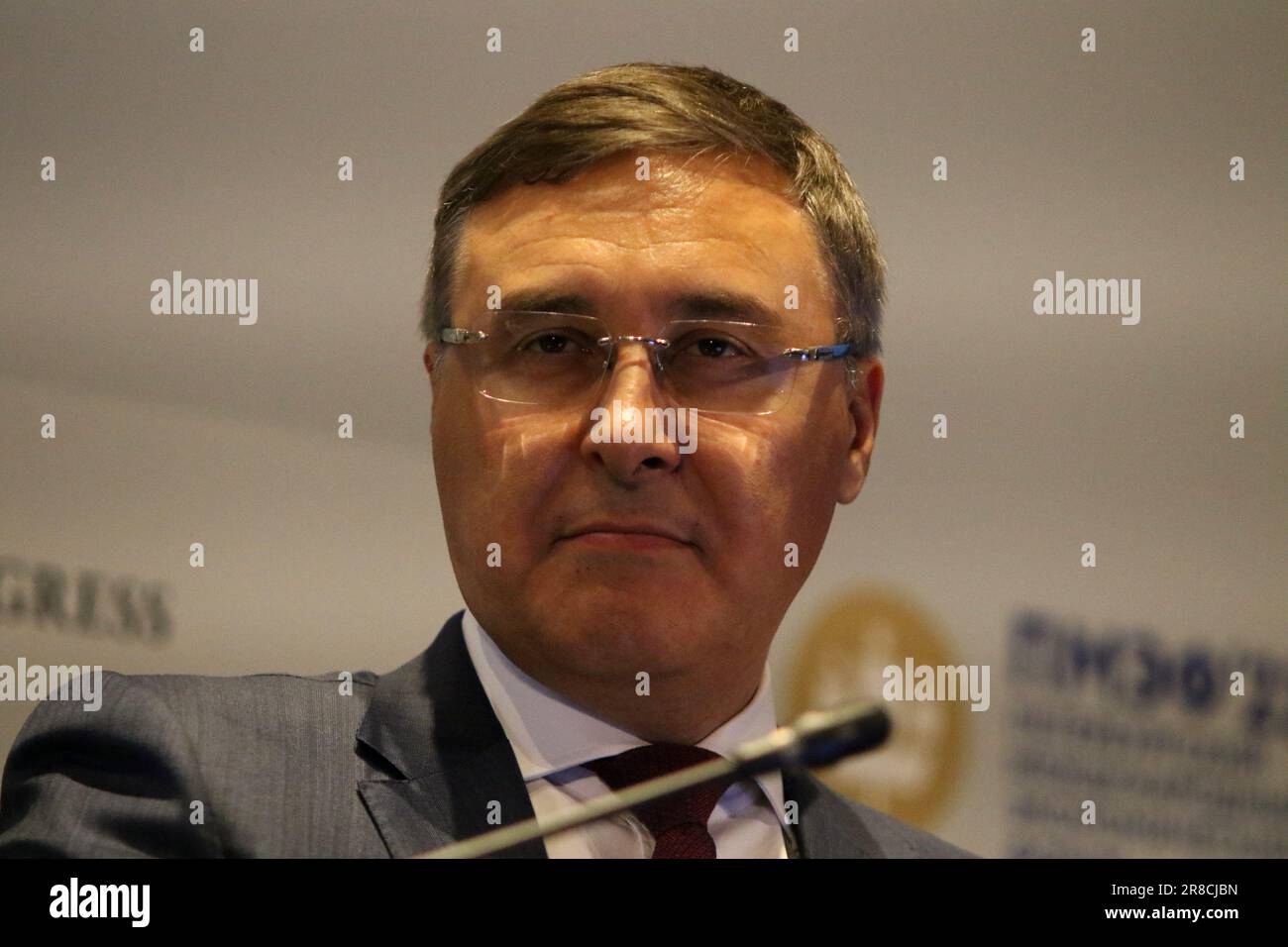 Valery Falkov, ministre de la Science et de l'enseignement supérieur de ...