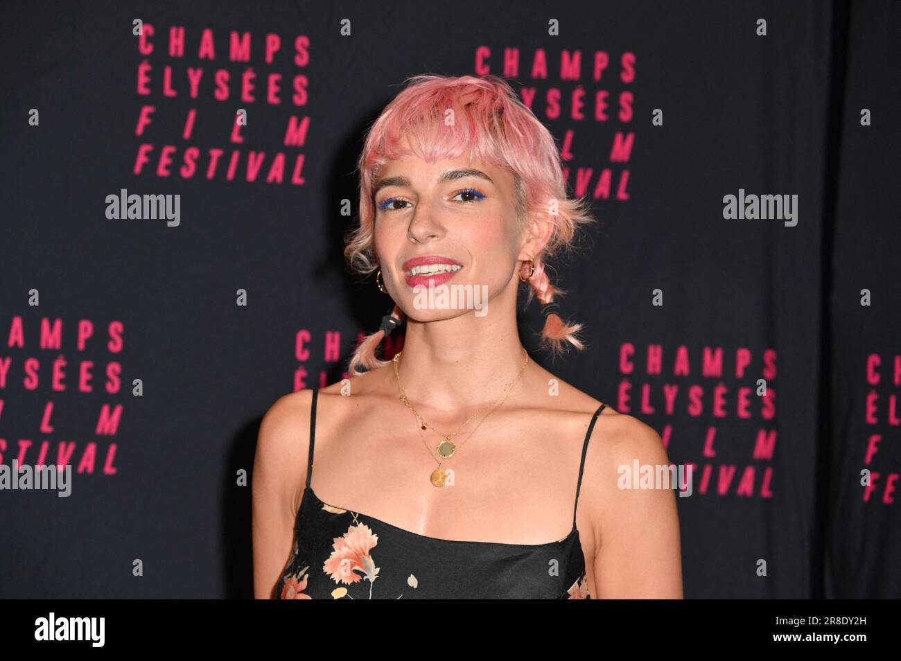 Paris, France. 20th juin 2023. La chanteuse flore Benguigui arrive à la ...
