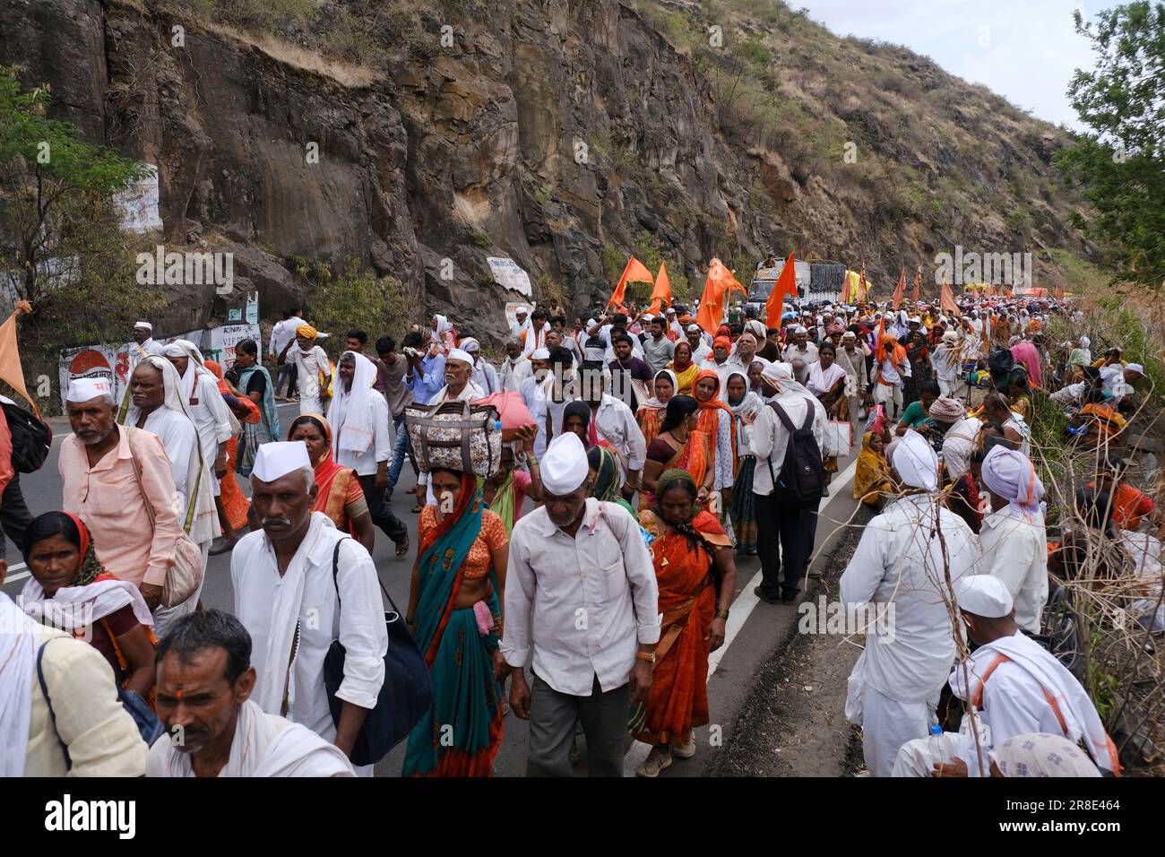 Pune, Inde 14 juillet 2023, des pèlerins joyeux à Palkhi, pendant la ...