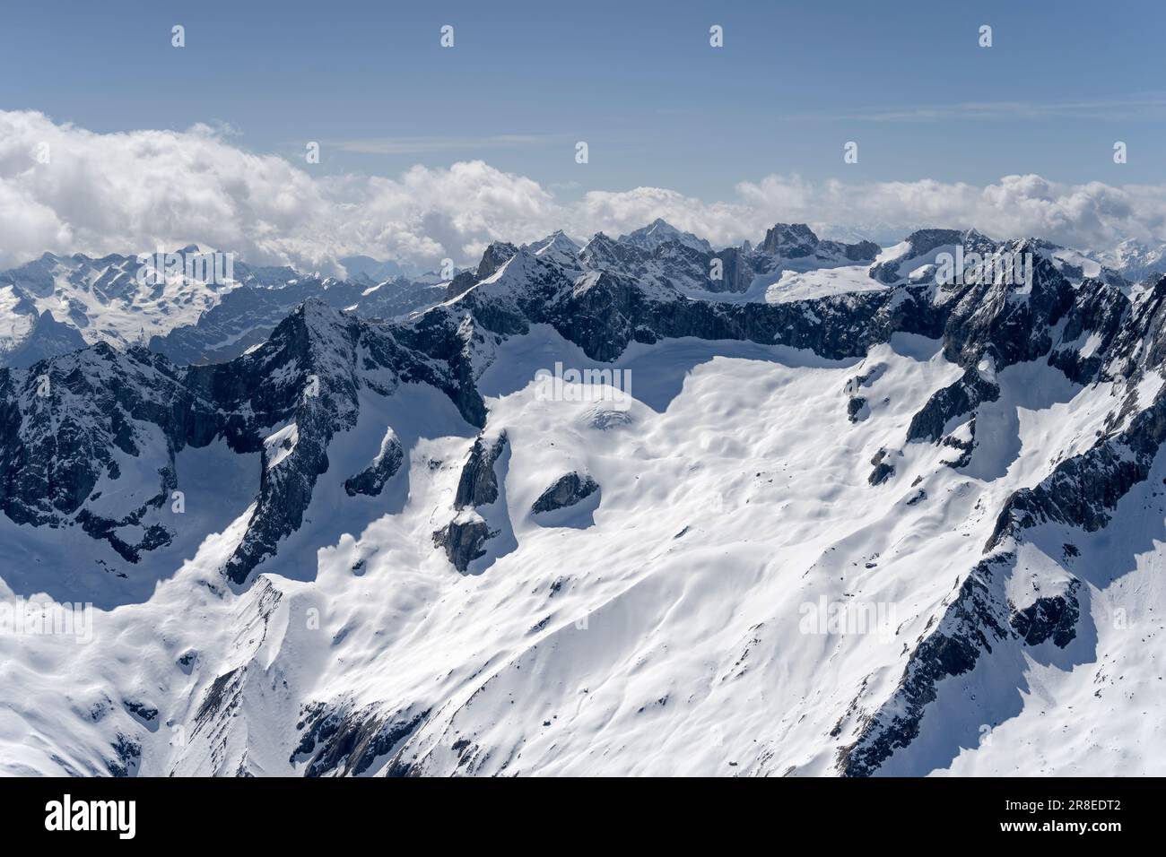 Paysage aérien, à partir d'un avion de planeur, de Sissone pic pentes ...
