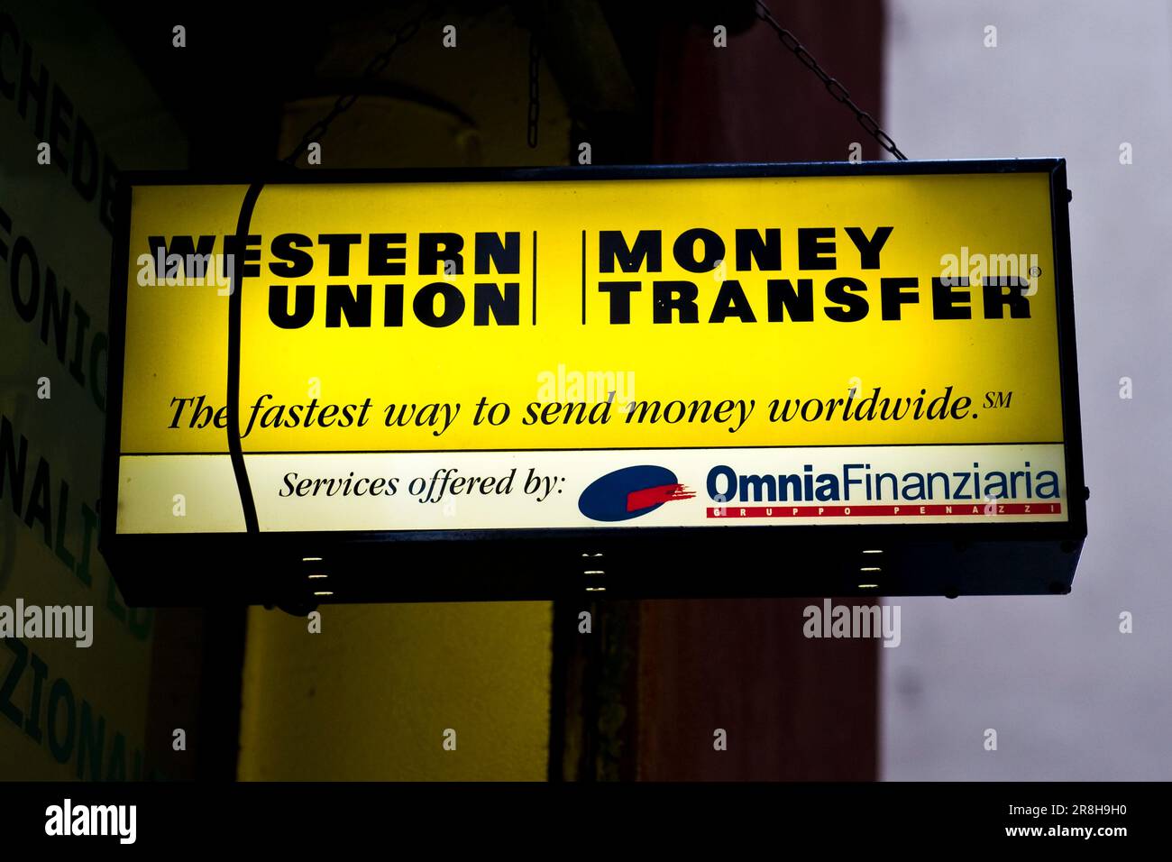 Western union money transfer sign Banque de photographies et d’images à ...