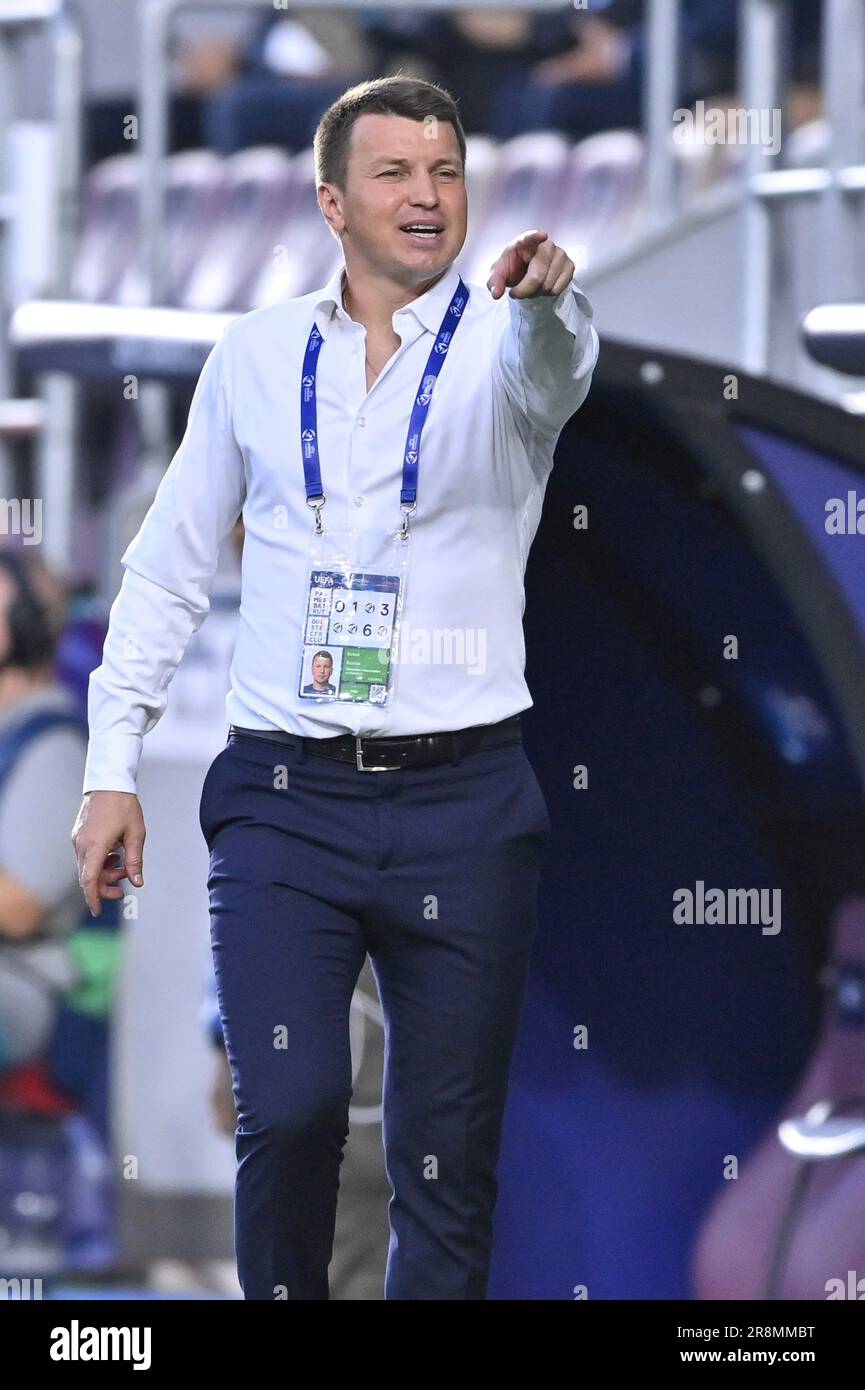 BUCAREST, ROUMANIE - 21 JUIN 2023 - l'entraîneur-chef de l'Ukraine ...