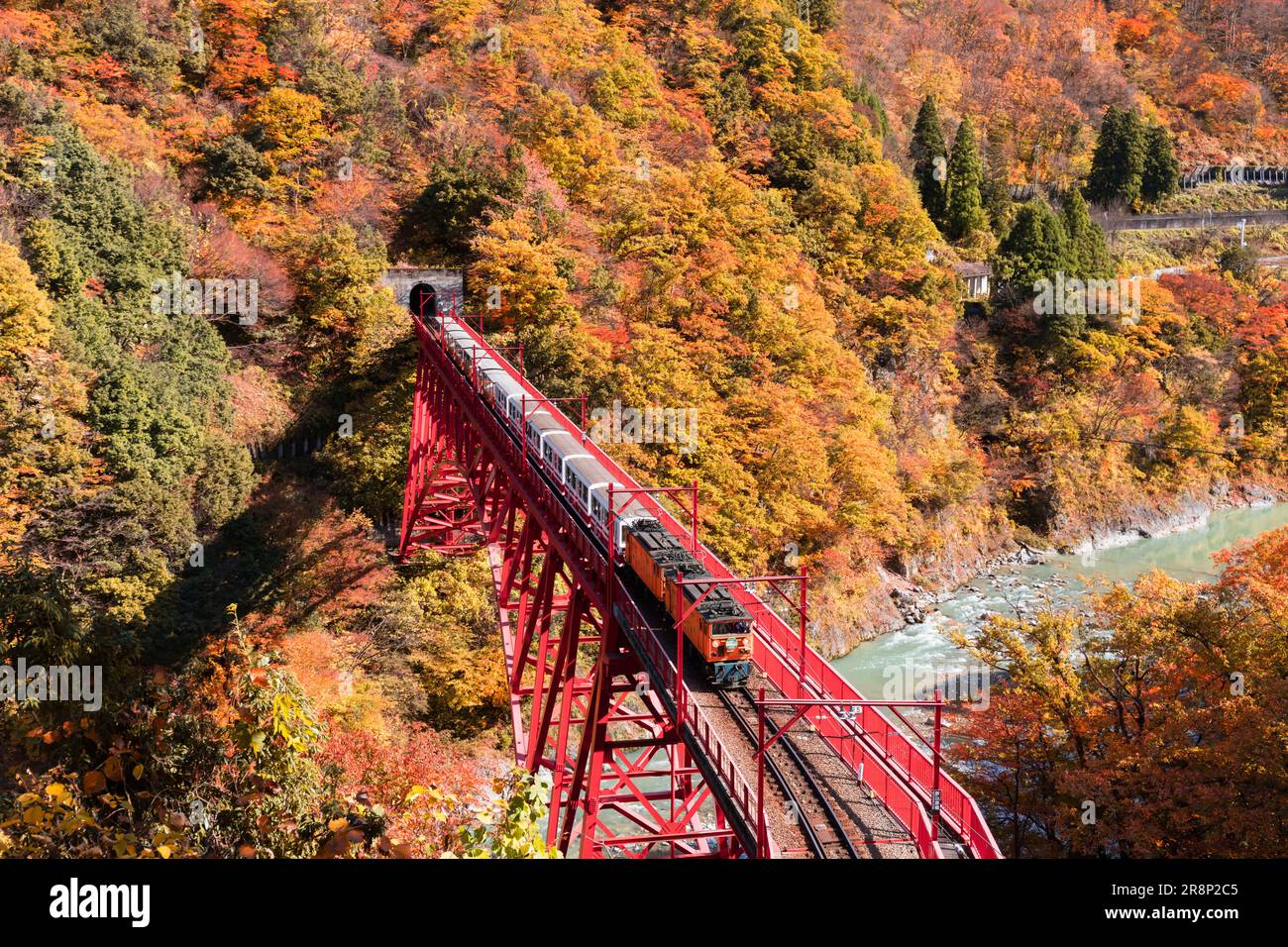 Kurobe gorge chemin de fer Banque de photographies et d’images à haute ...